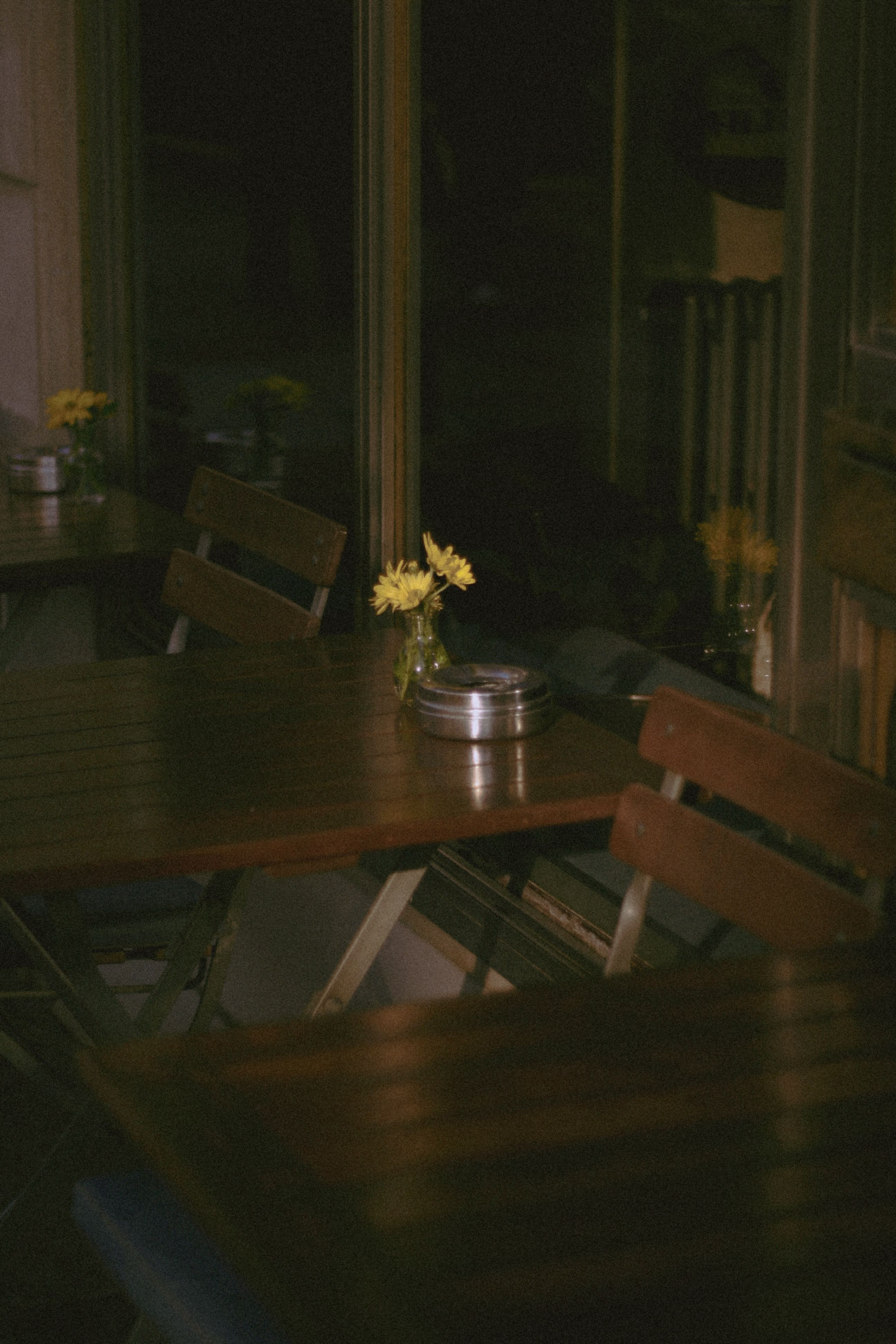 Cozy Dimly Lit Café with Wooden Tables · Free Stock Photo