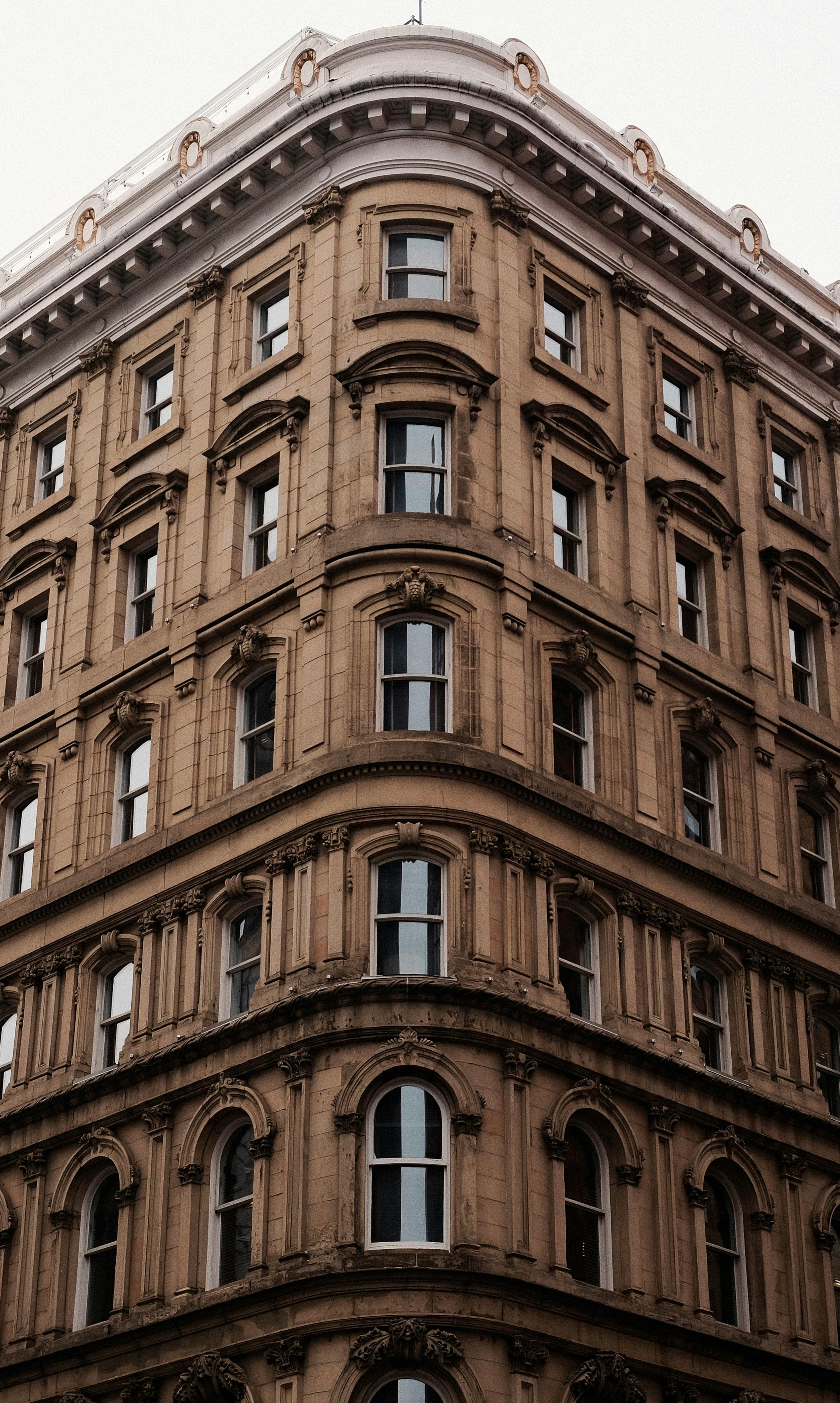 Historic Architectural Building Corner View · Free Stock Photo