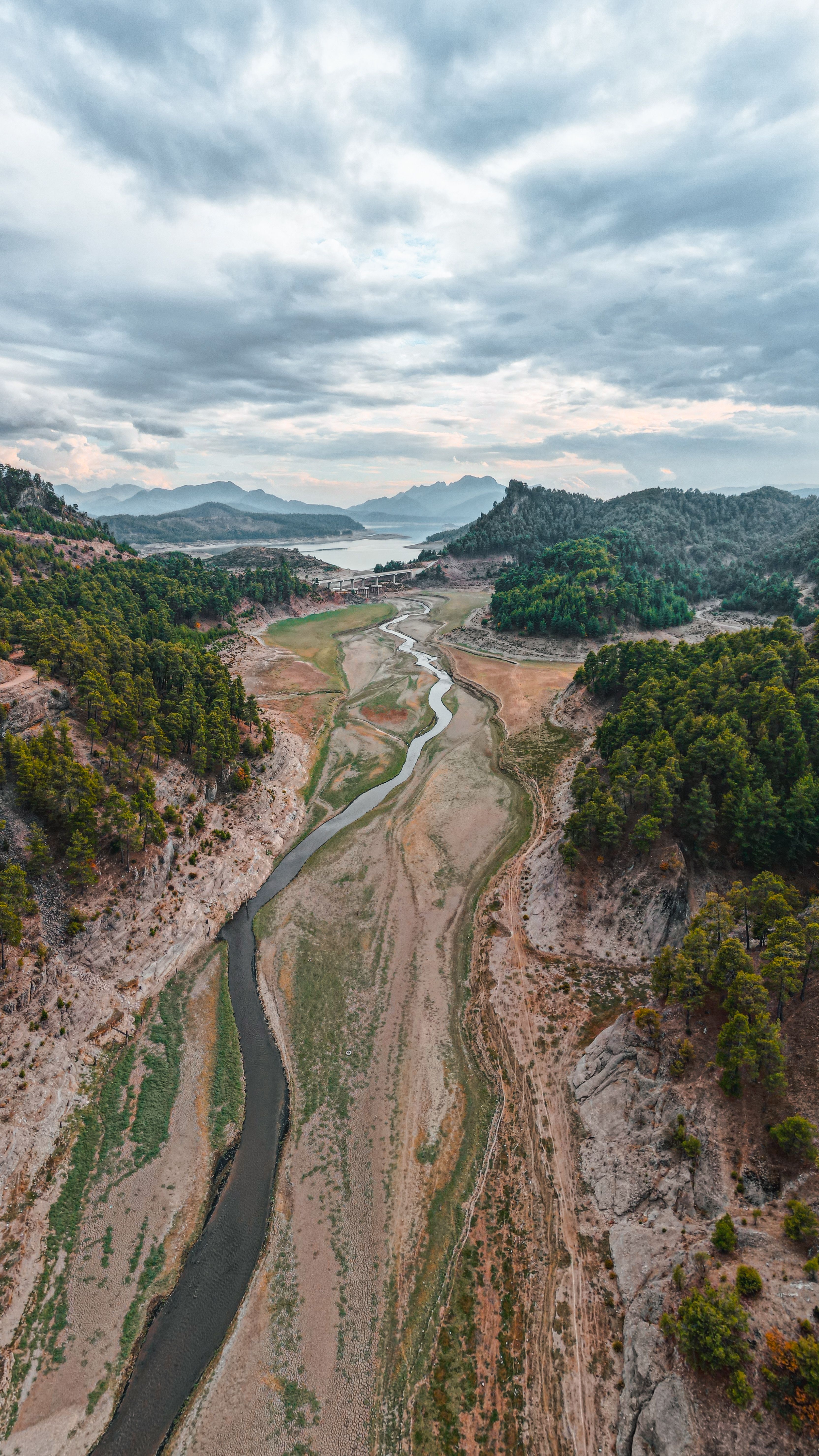 Vista Aérea Del Cauce Seco Del Río Melikler, Turquía · Foto de stock ...
