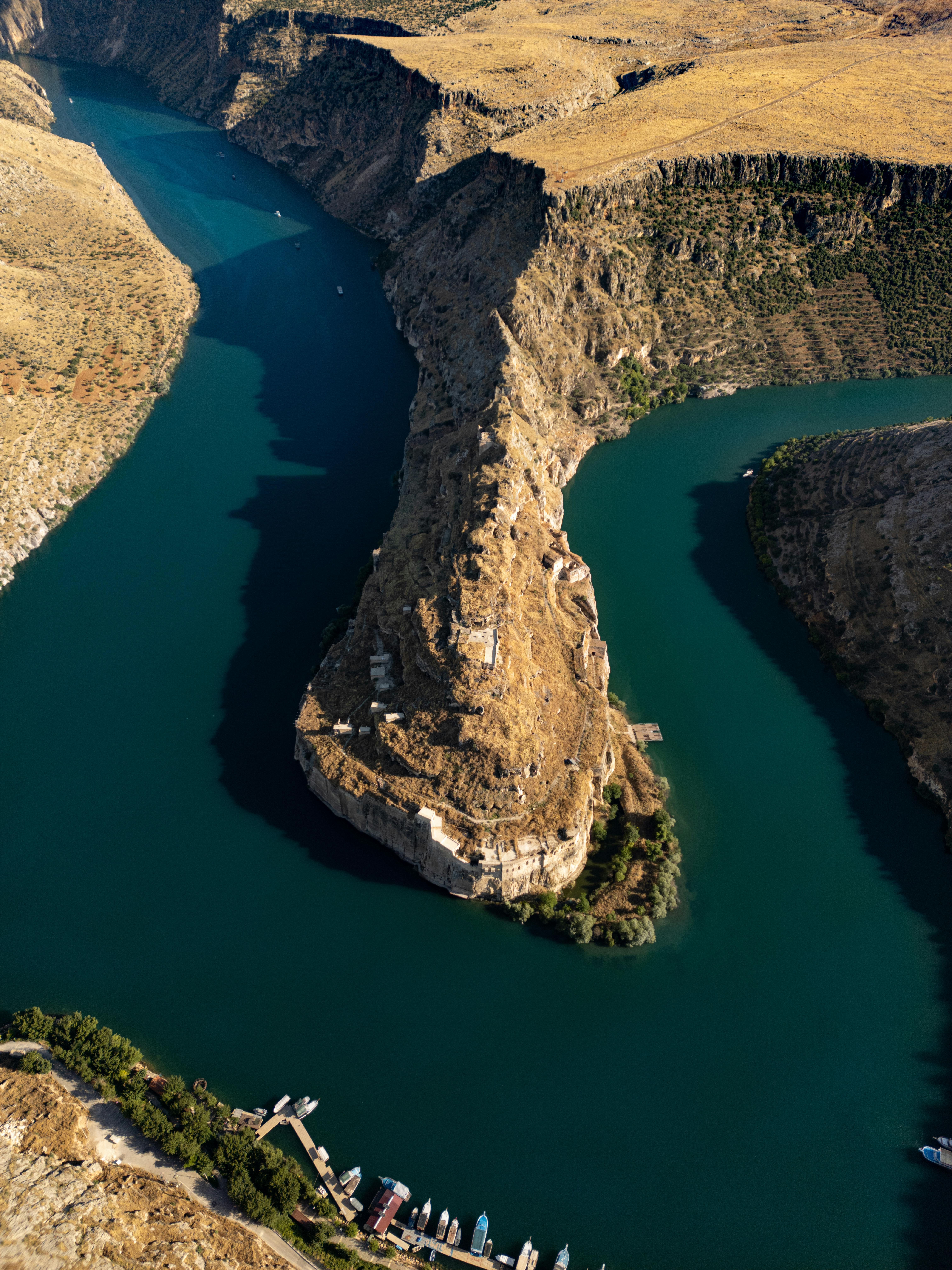 Vista Aérea De La Fortaleza De Gaziantep Y El Recodo Del Río · Foto de ...