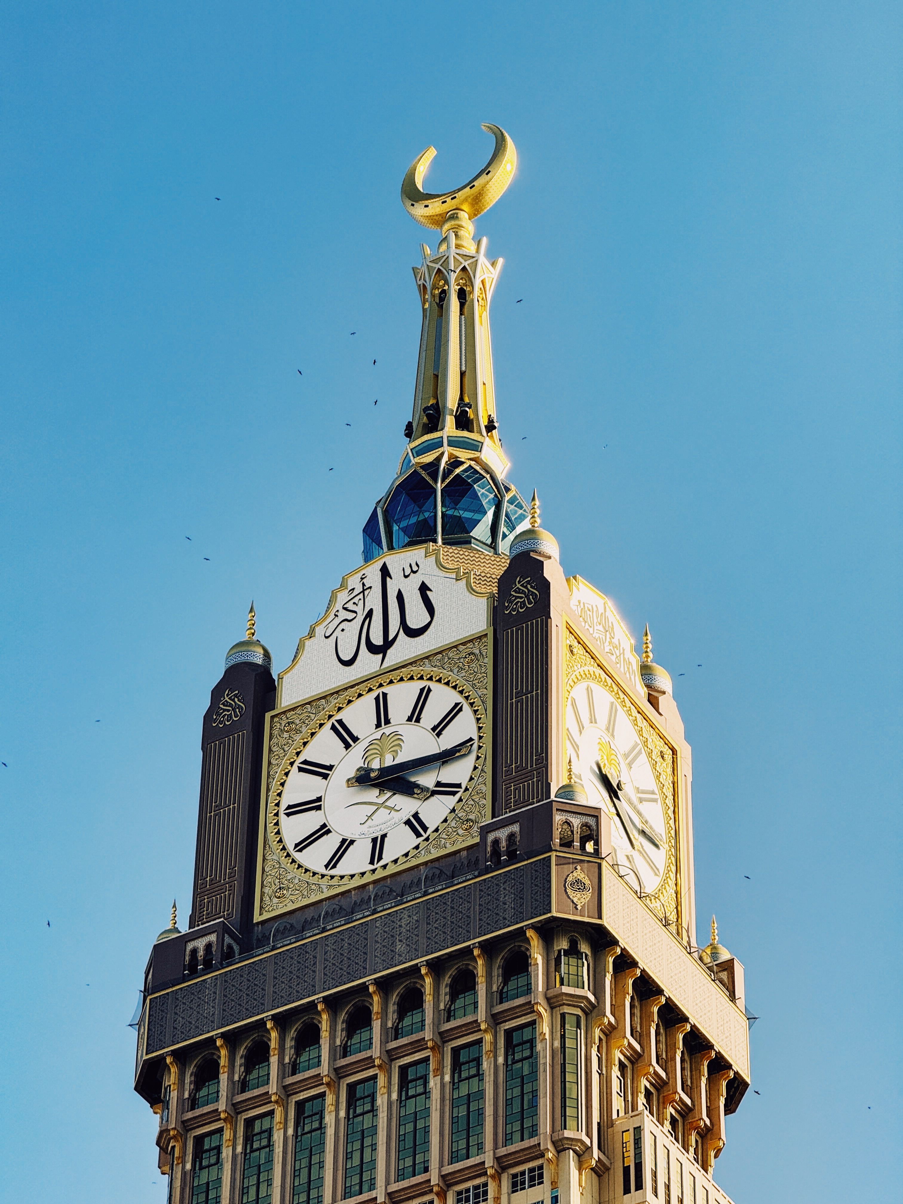 Iconic Clock Tower of Abraj Al Bait in Makkah · Free Stock Photo