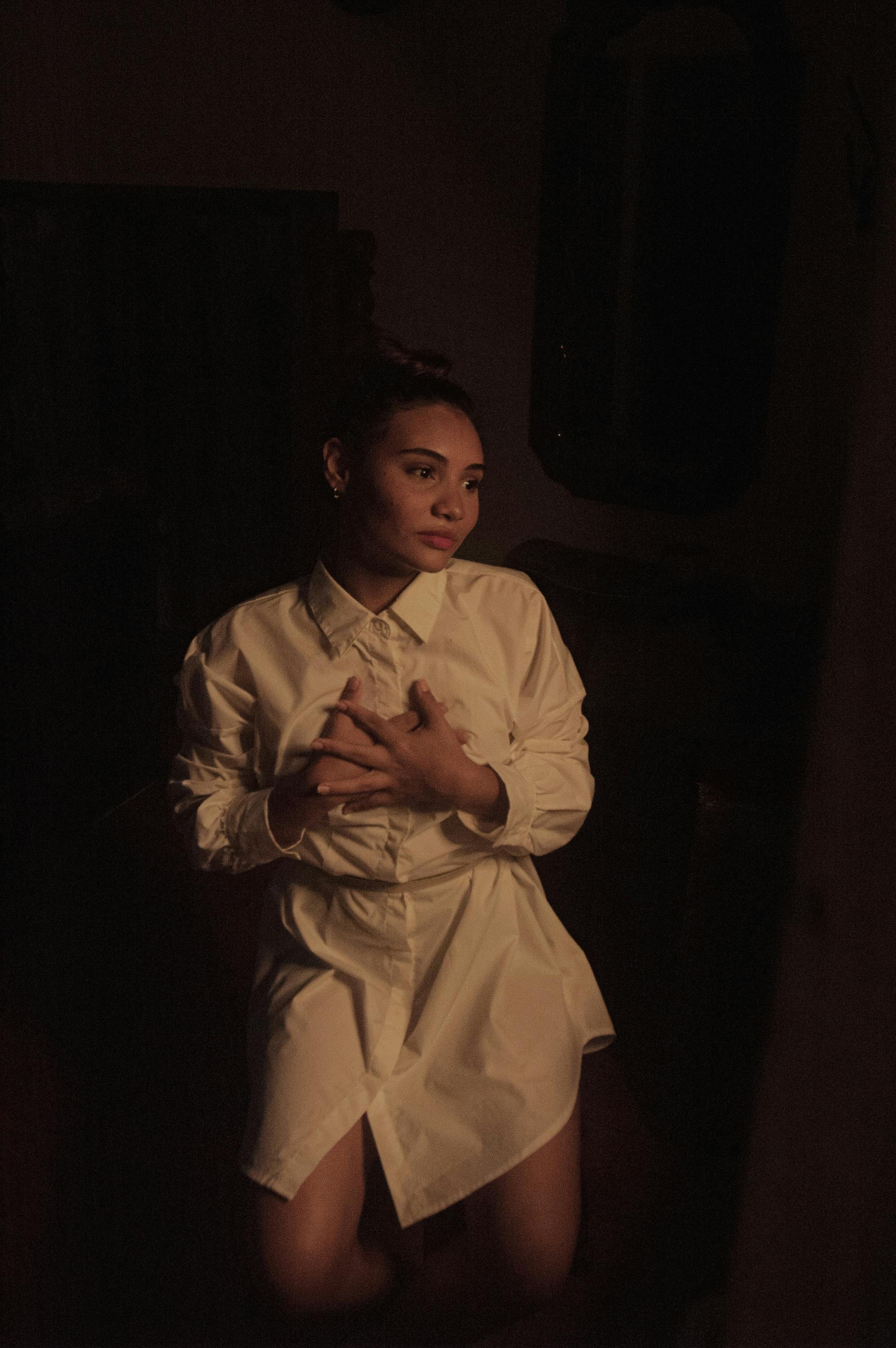 Moody Portrait of Person in Dim Light · Free Stock Photo