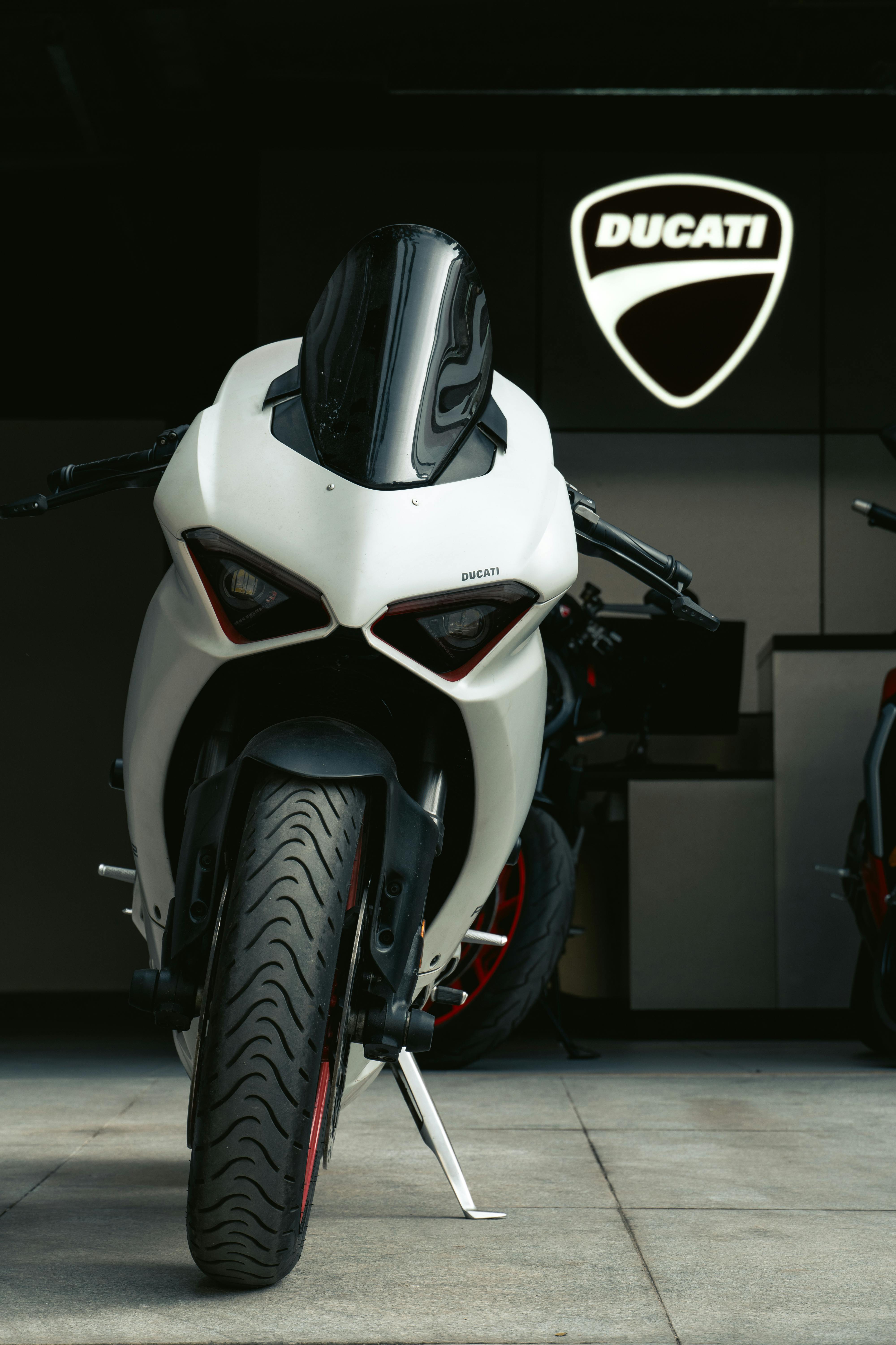 Front Angle of a Superbike in Showroom Lighting · Free Stock Photo