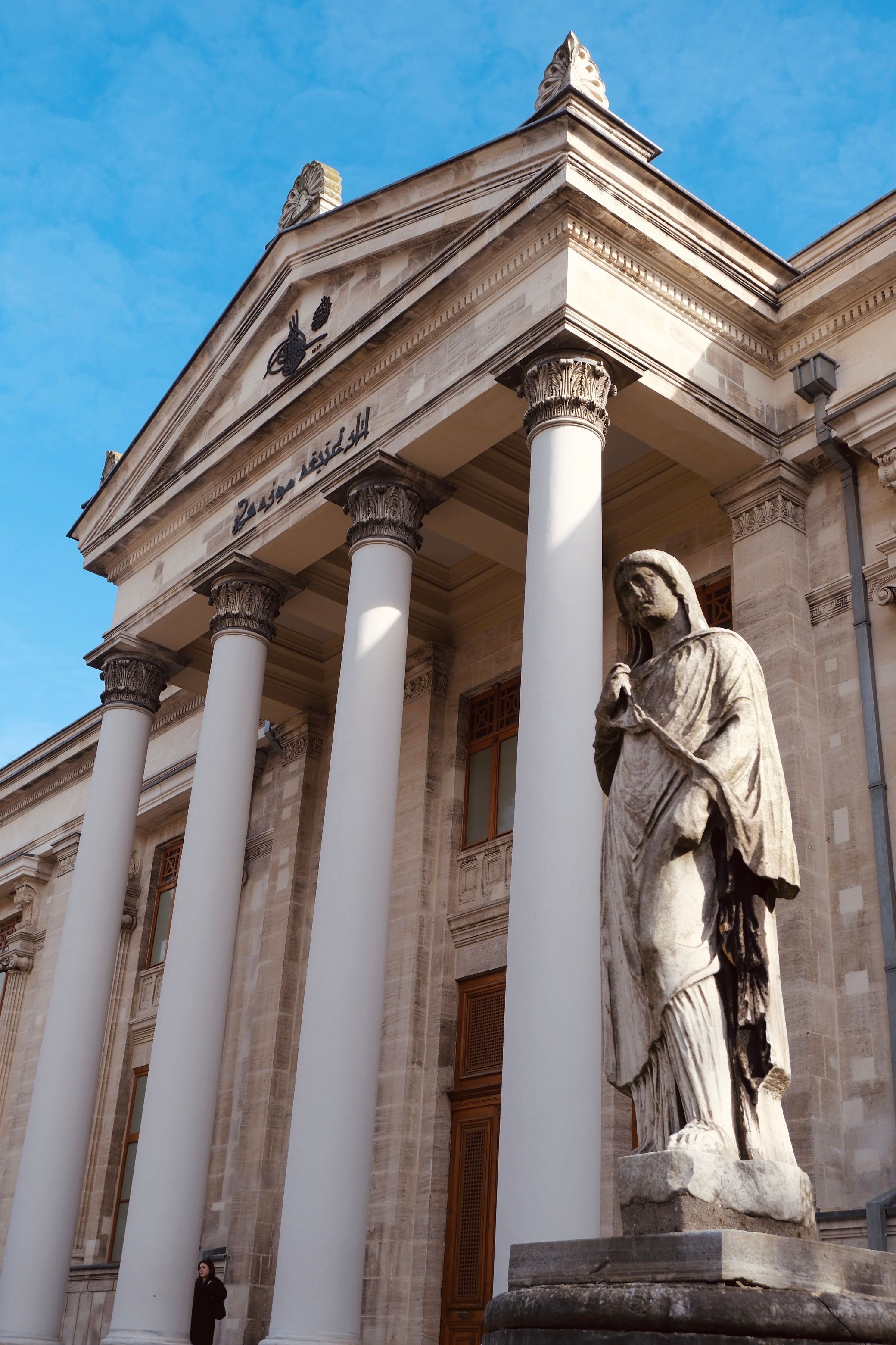 Ancient Statue in Front of Historical Building · Free Stock Photo