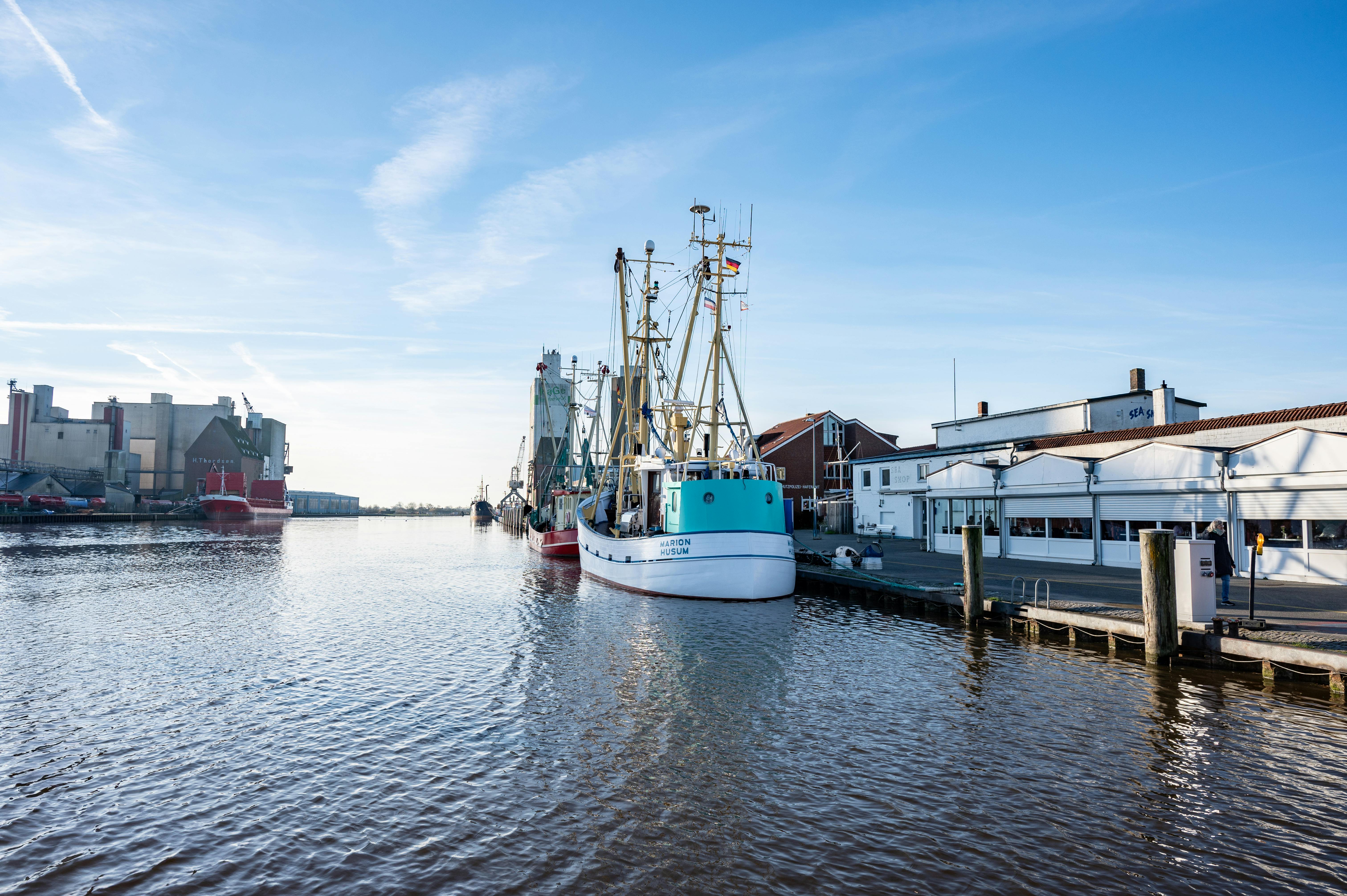 Batman Wallpaper Landscape Photos, Download The BEST Free Batman ...