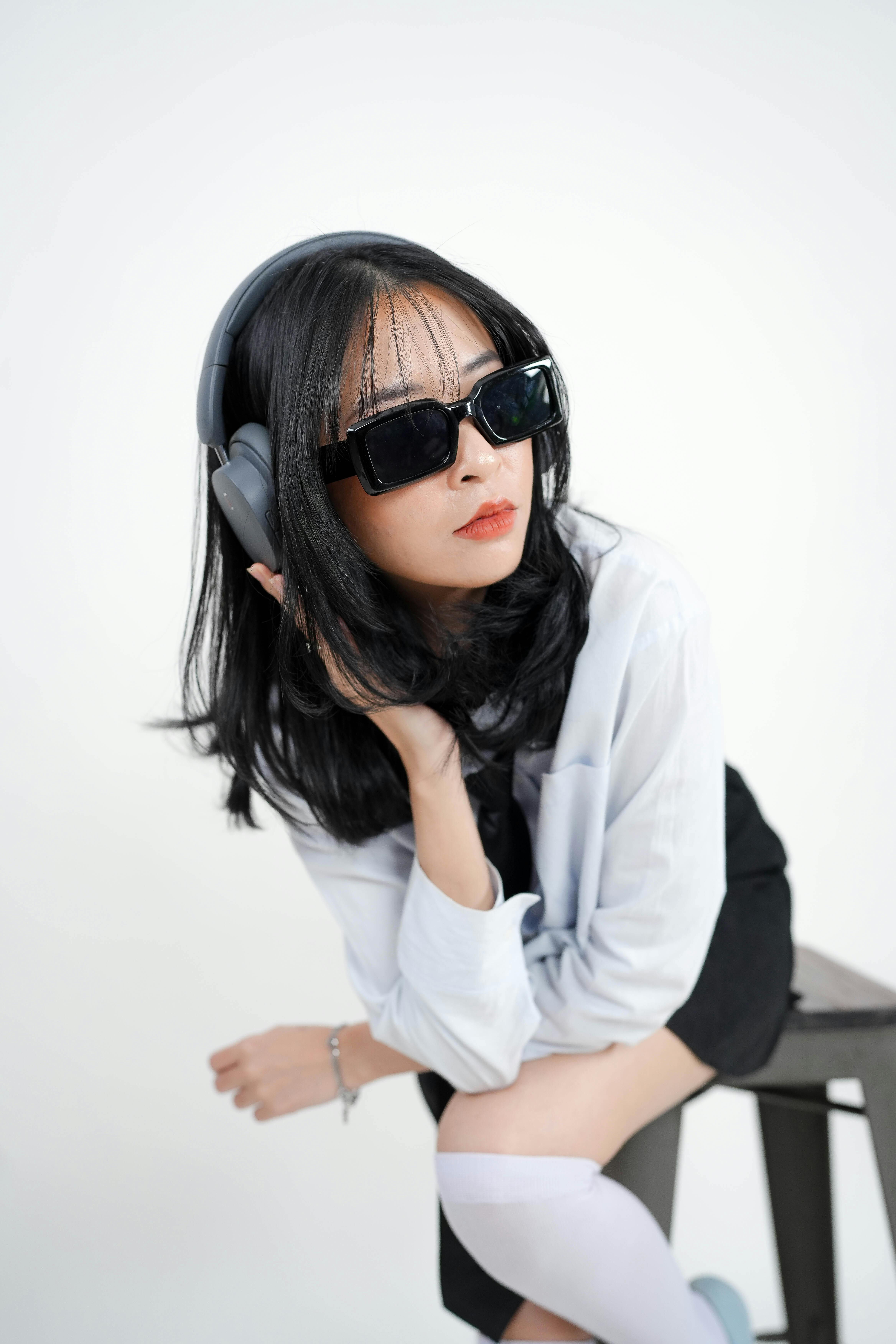 Listening To A Sound Photos, Download The BEST Free Listening To A ...