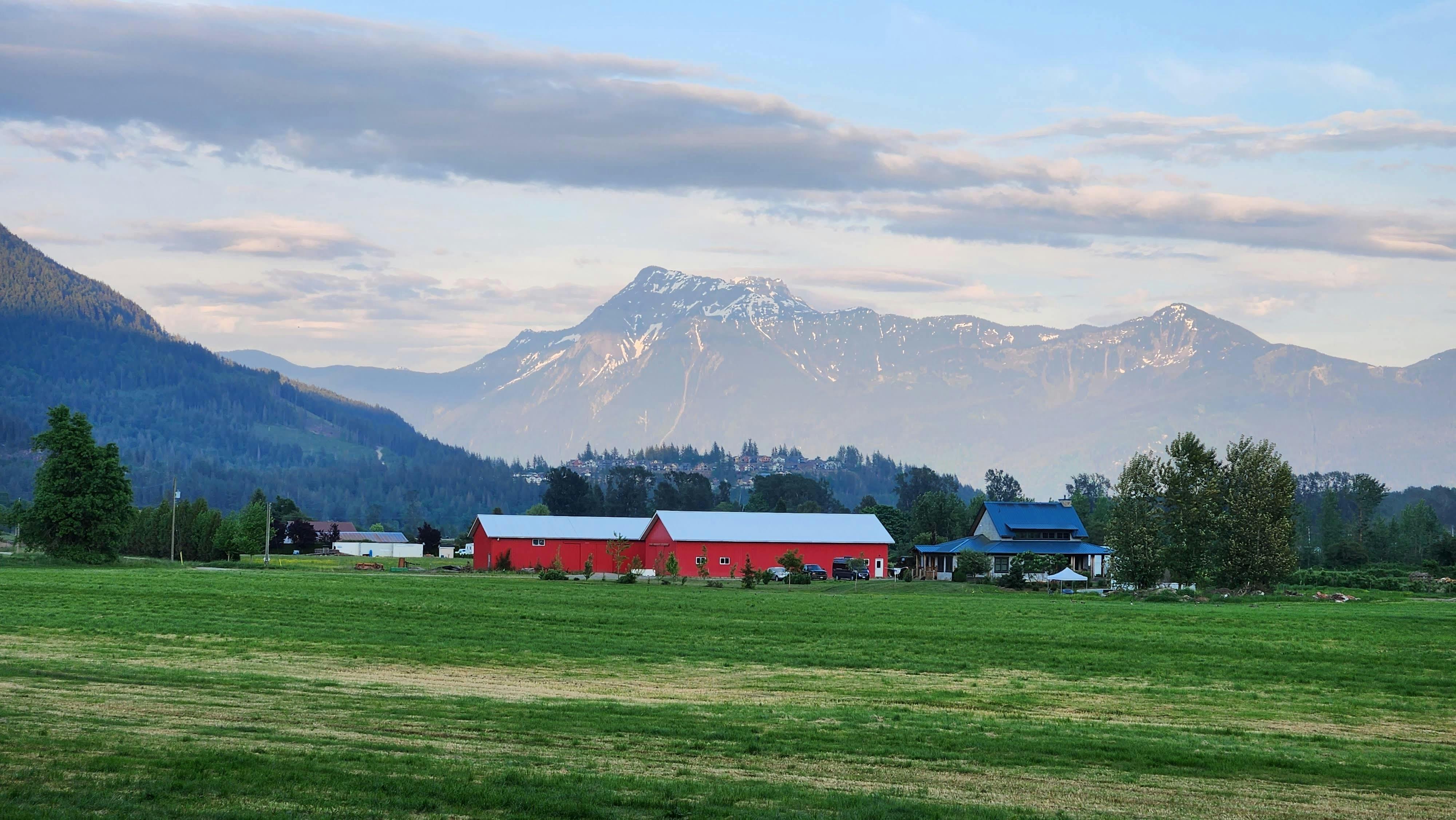 Scenic Farm Landscape with Mountain Background · Free Stock Photo