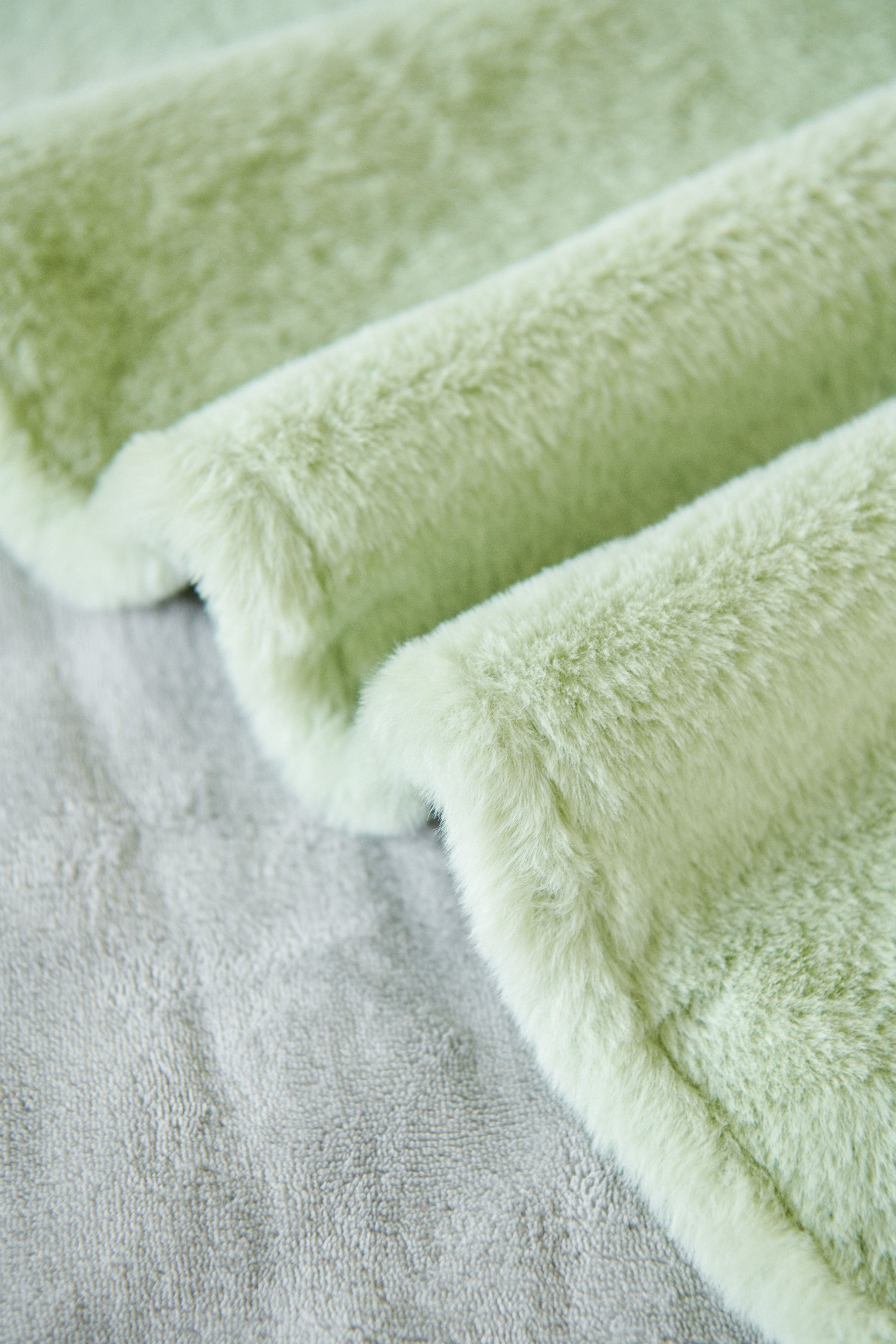 Soft Green Fluffy Blanket Close-up Texture · Free Stock Photo