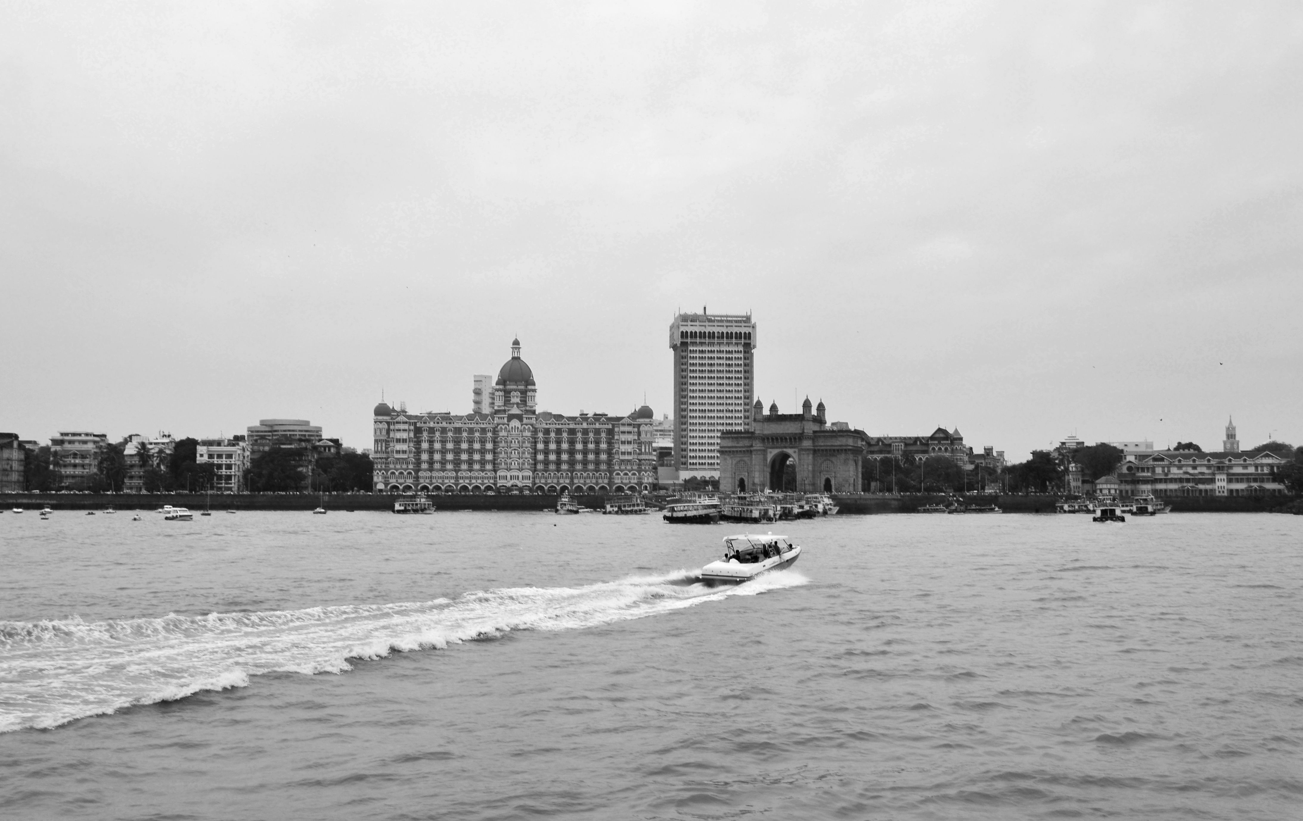 Black and White View of Mumbai's Historic Waterfront · Free Stock Photo