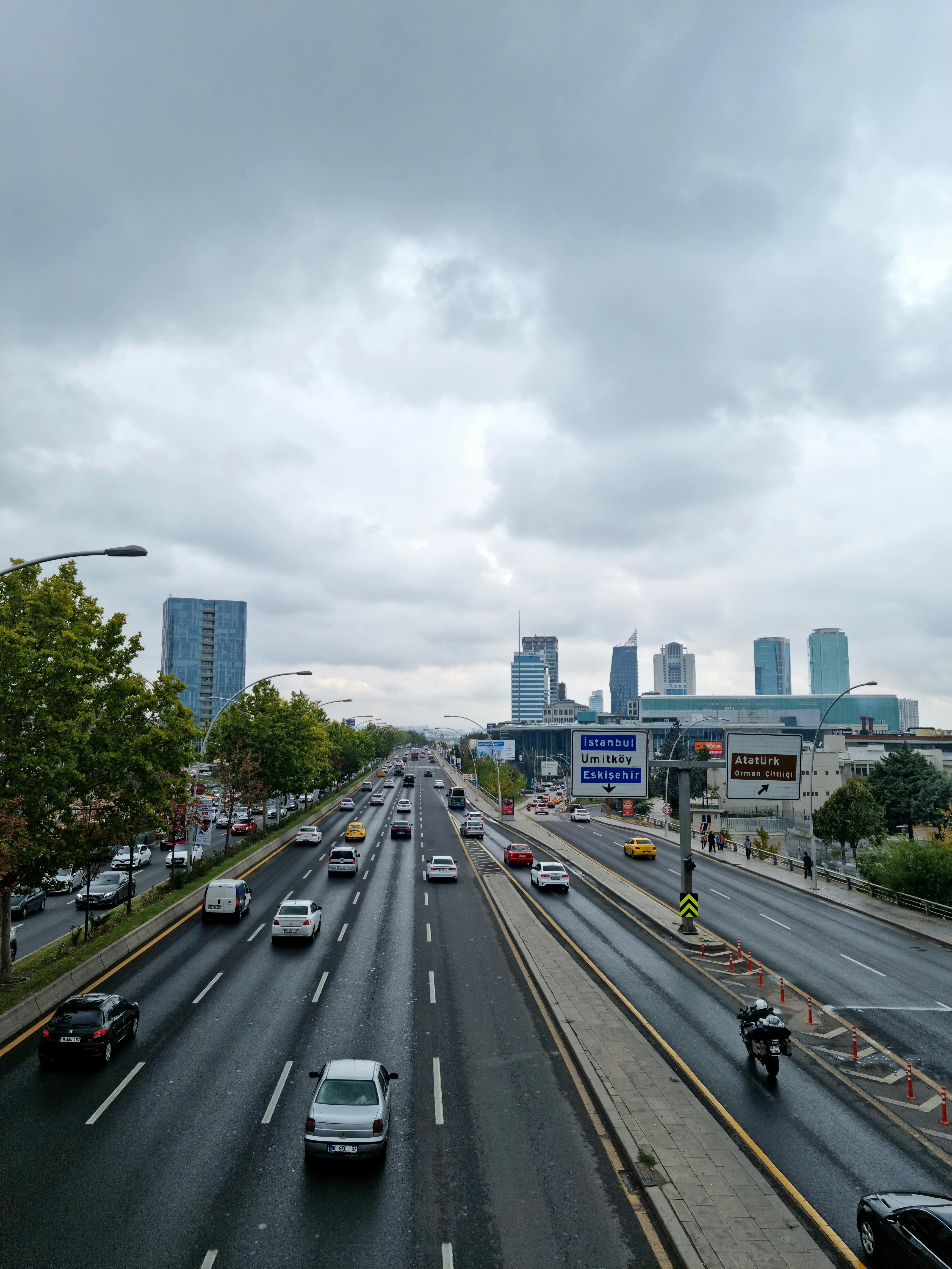 Busy Highway Traffic in Ankara, Türkiye · Free Stock Photo