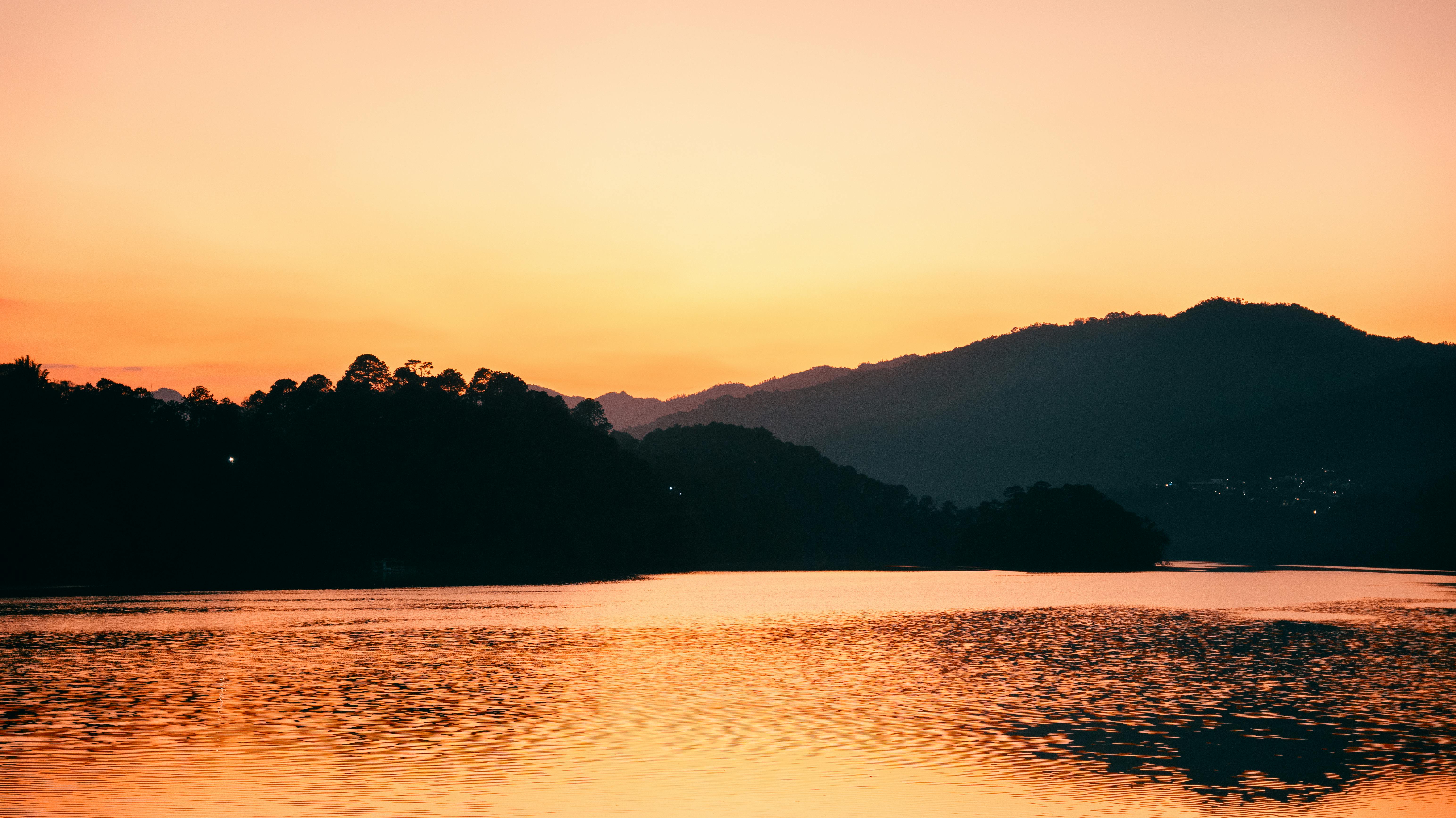Serene Sunset Over Nuevo Necaxa Dam in Puebla · Free Stock Photo