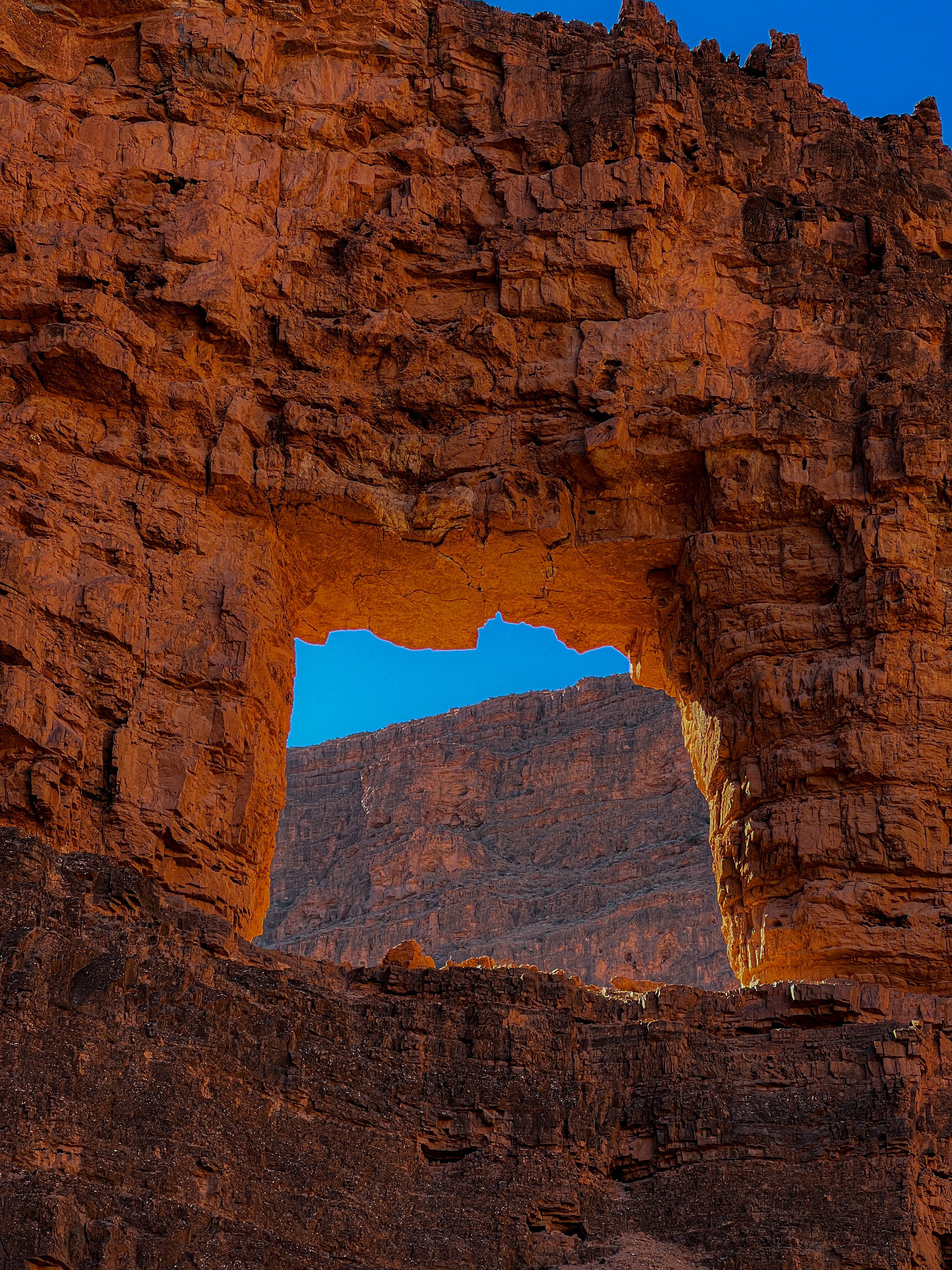 Stunning Natural Rock Arch in Desert Landscape · Free Stock Photo