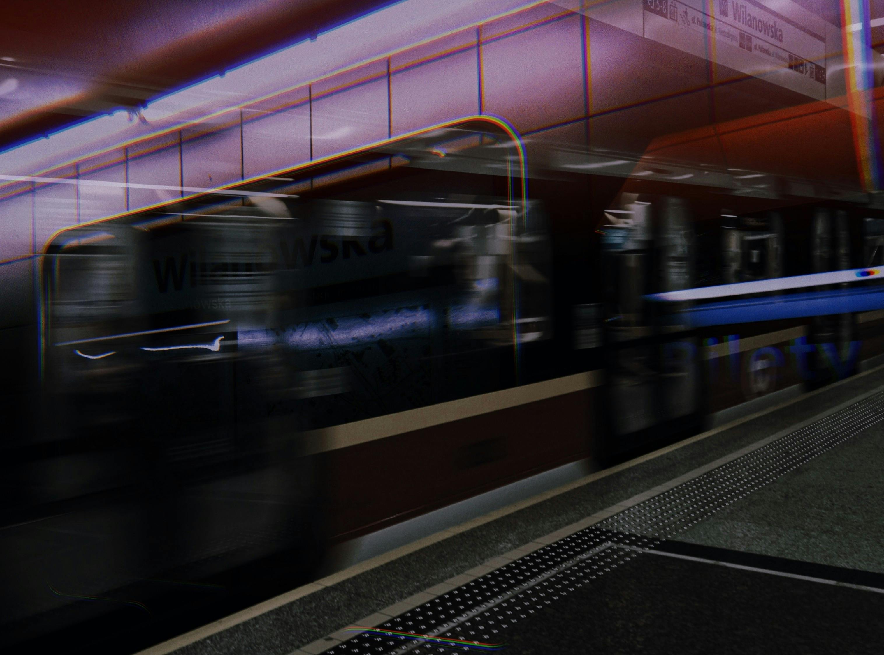 Dynamic Motion Blur of Train at Wrocław Station · Free Stock Photo