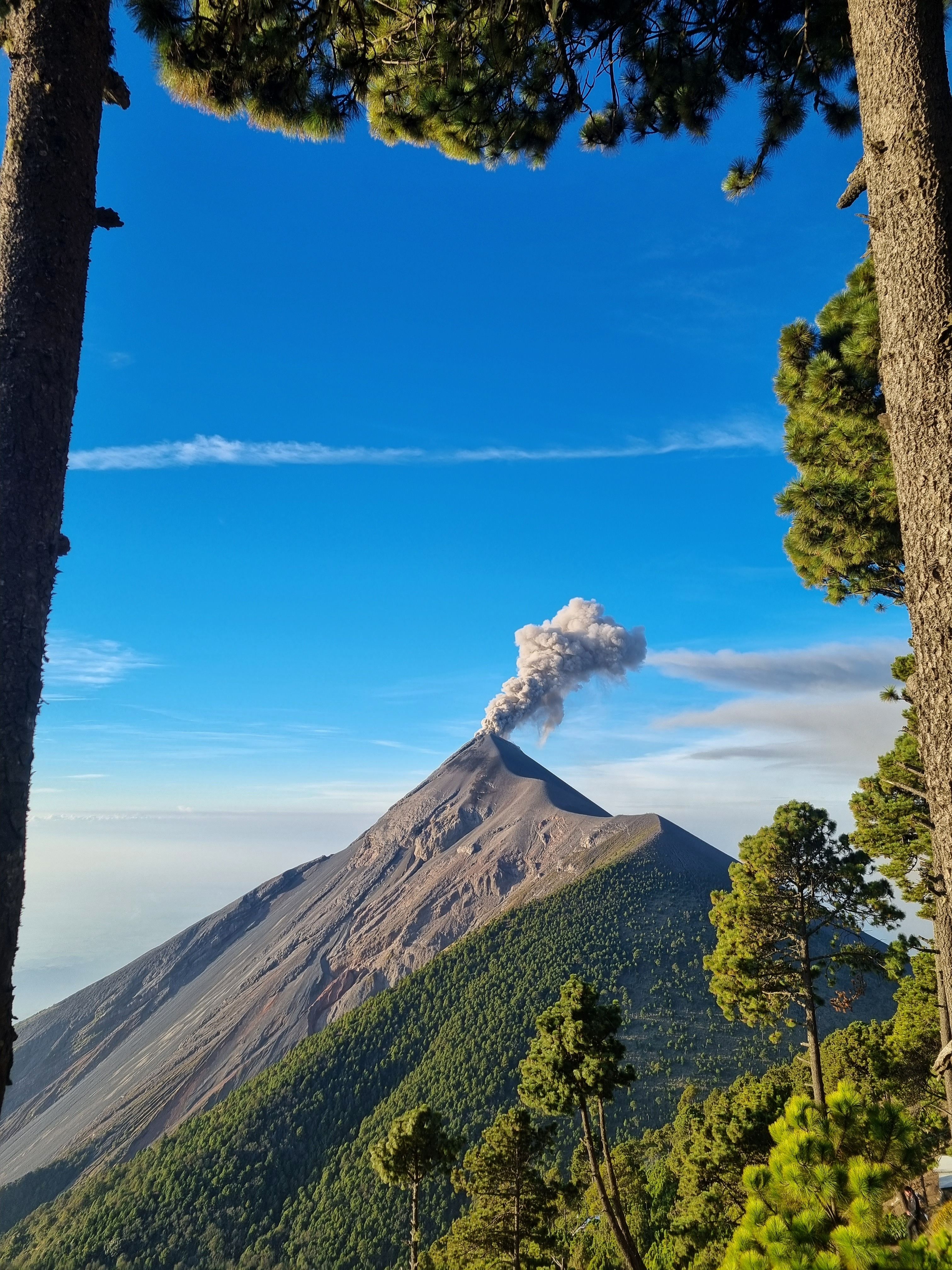 Majestic Eruption of Volcán de Fuego in Guatemala · Free Stock Photo
