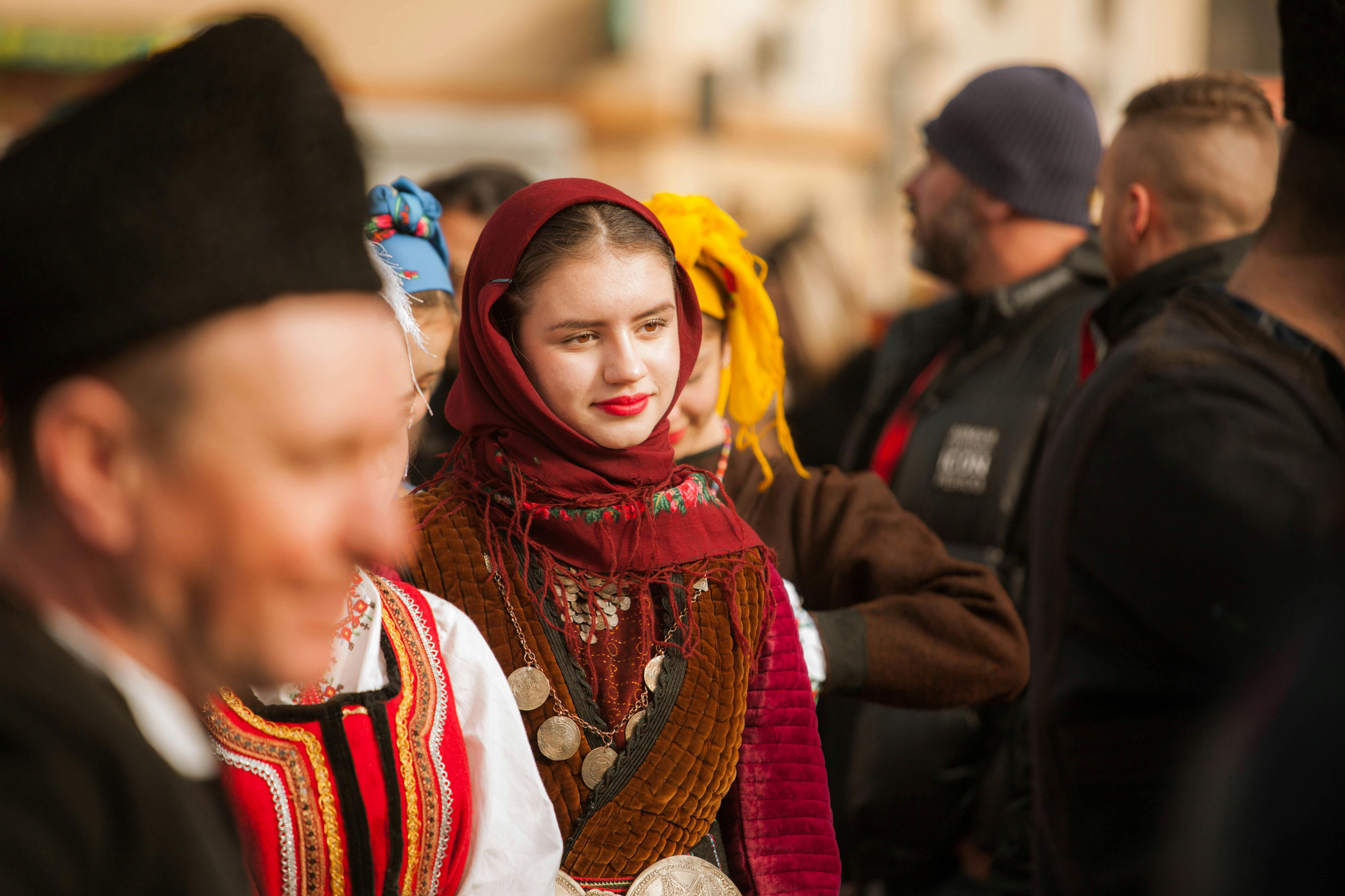 Festival De Vestimenta Tradicional Búlgara En Pernik · Foto de stock ...