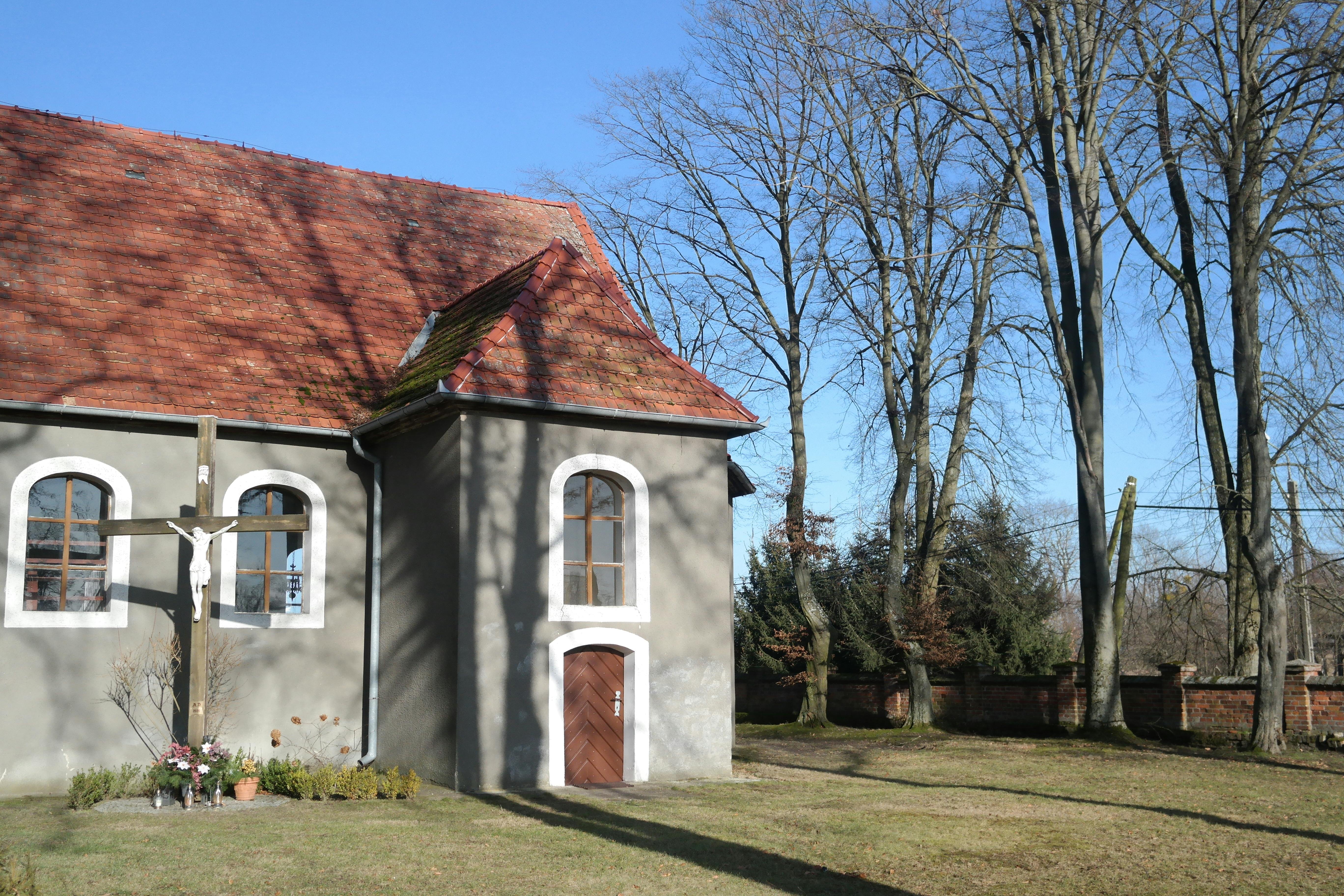Historic Church Building in Tranquil Setting · Free Stock Photo