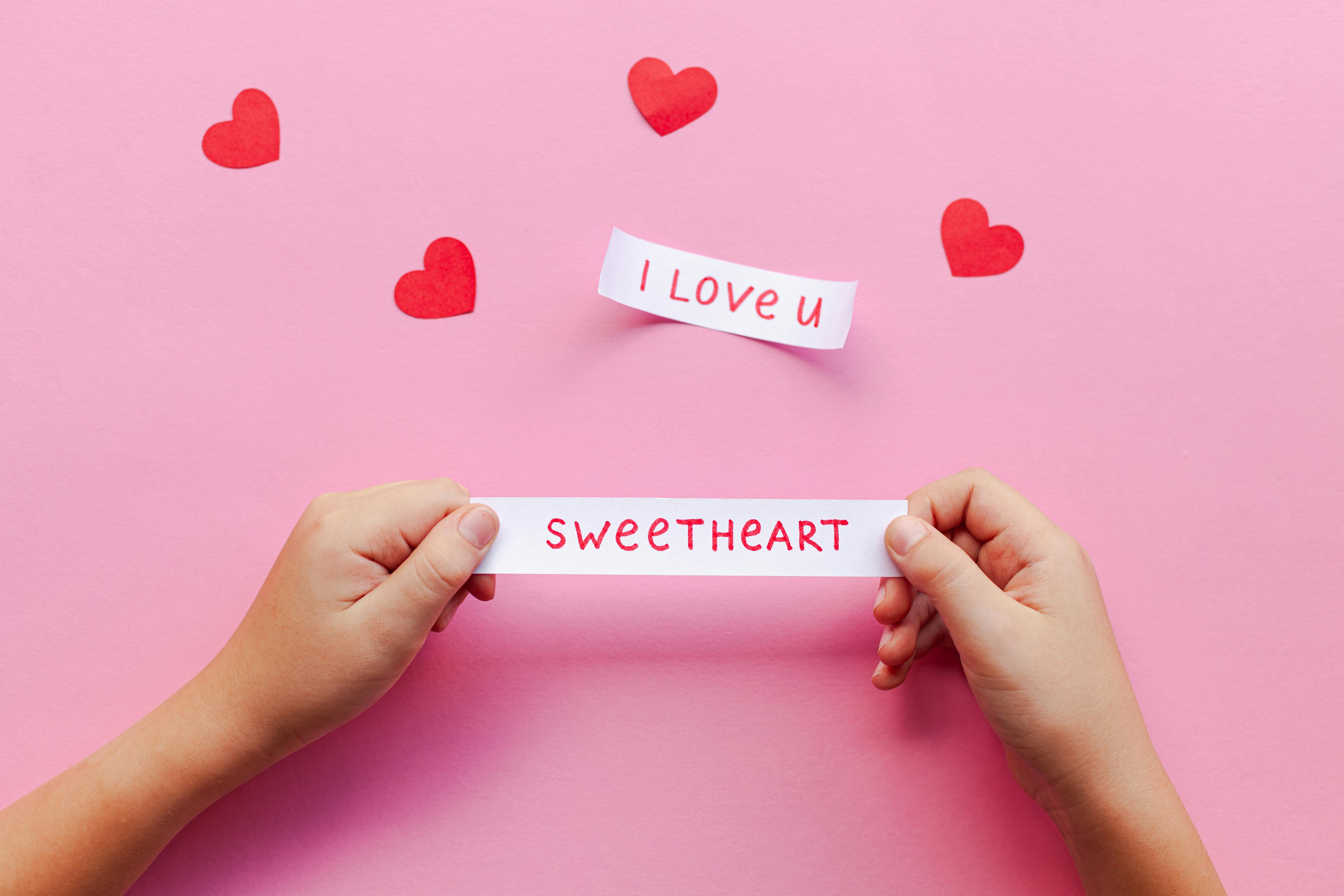 Someone With Paper Photos, Download The BEST Free Someone With Paper ...