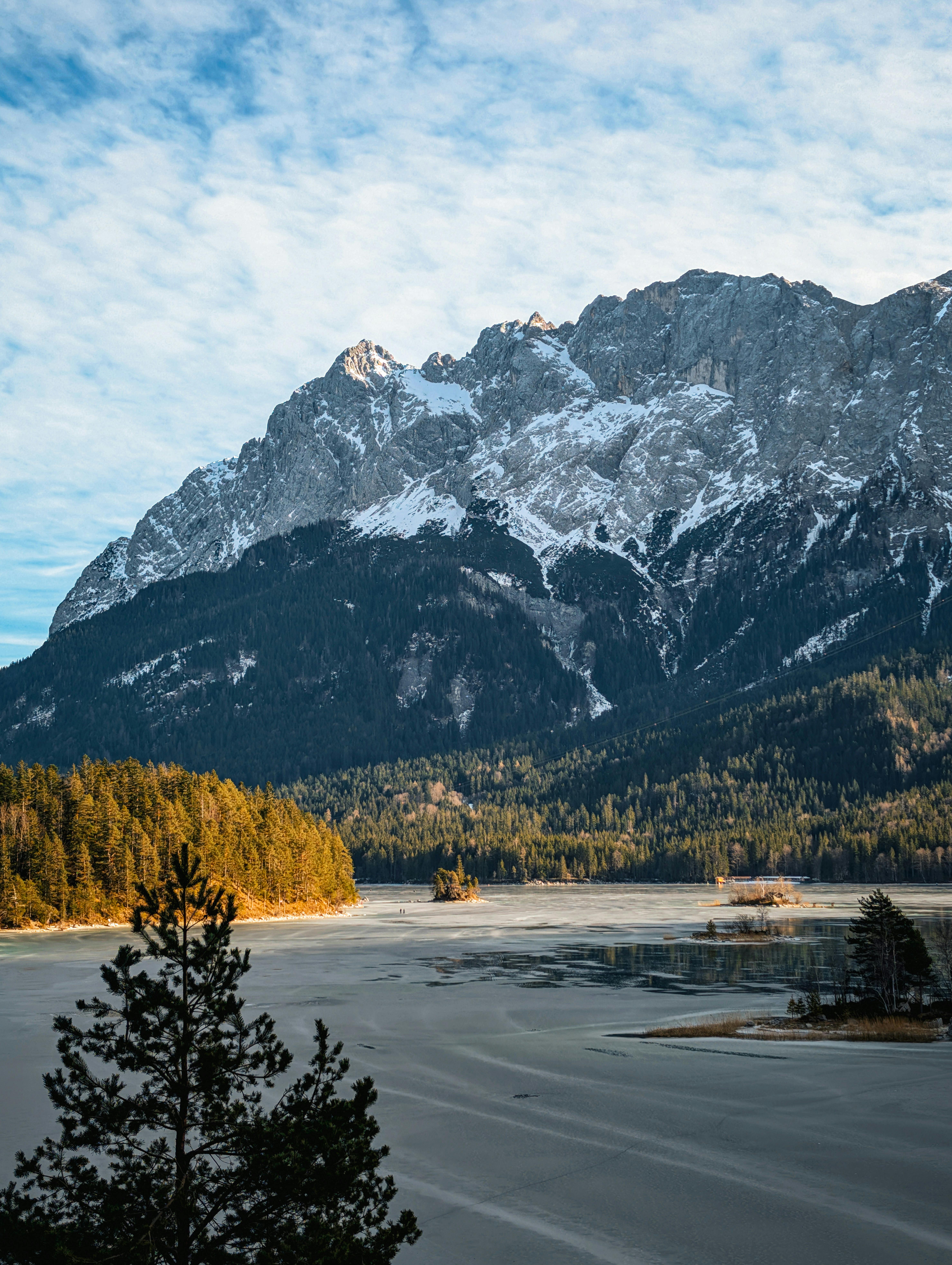 Paisaje Invernal Del Zugspitze Y El Lago Eibsee · Foto de stock gratuita