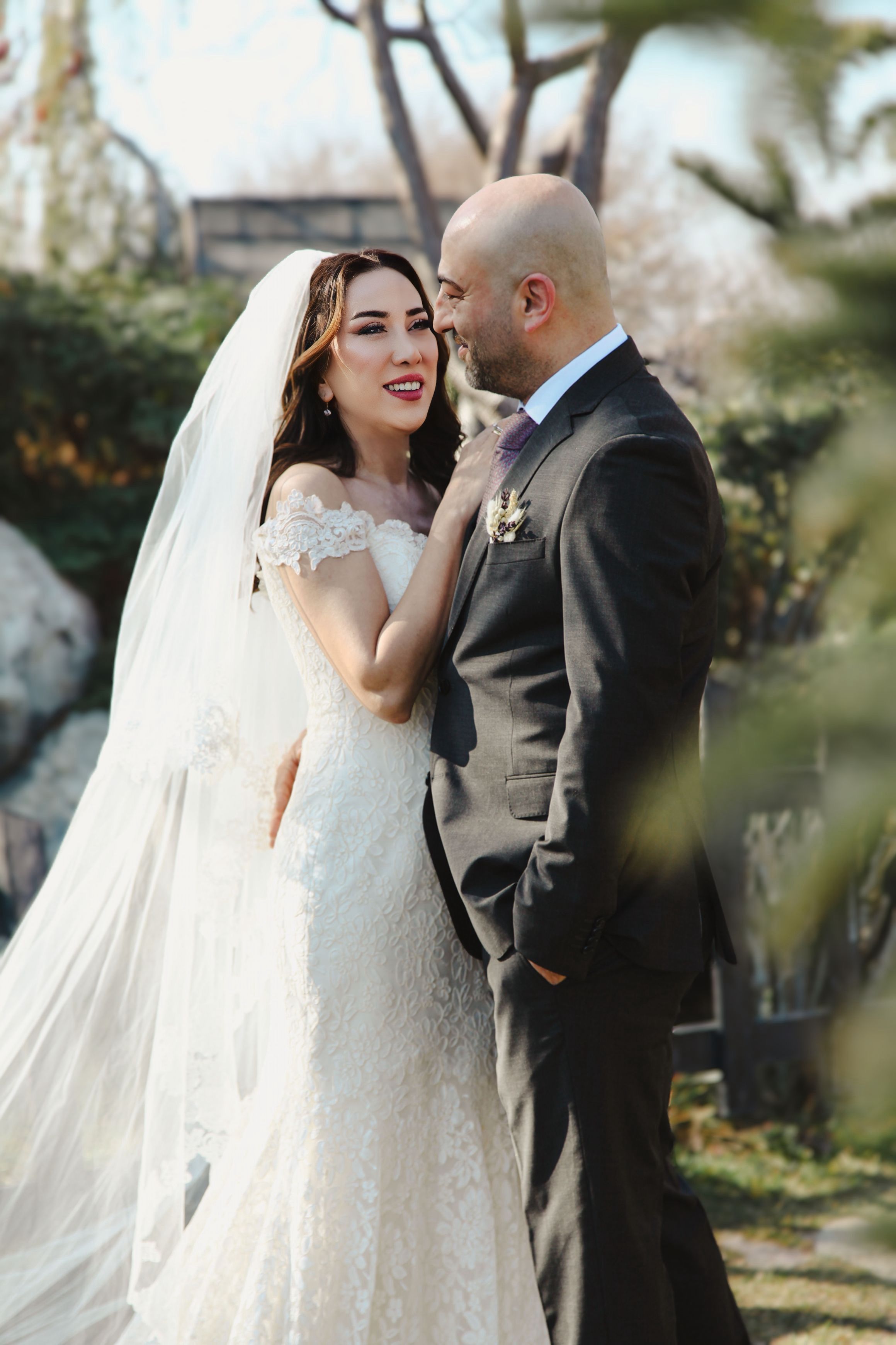 Romantic Outdoor Wedding Photography - Bride and Groom · Free Stock Photo