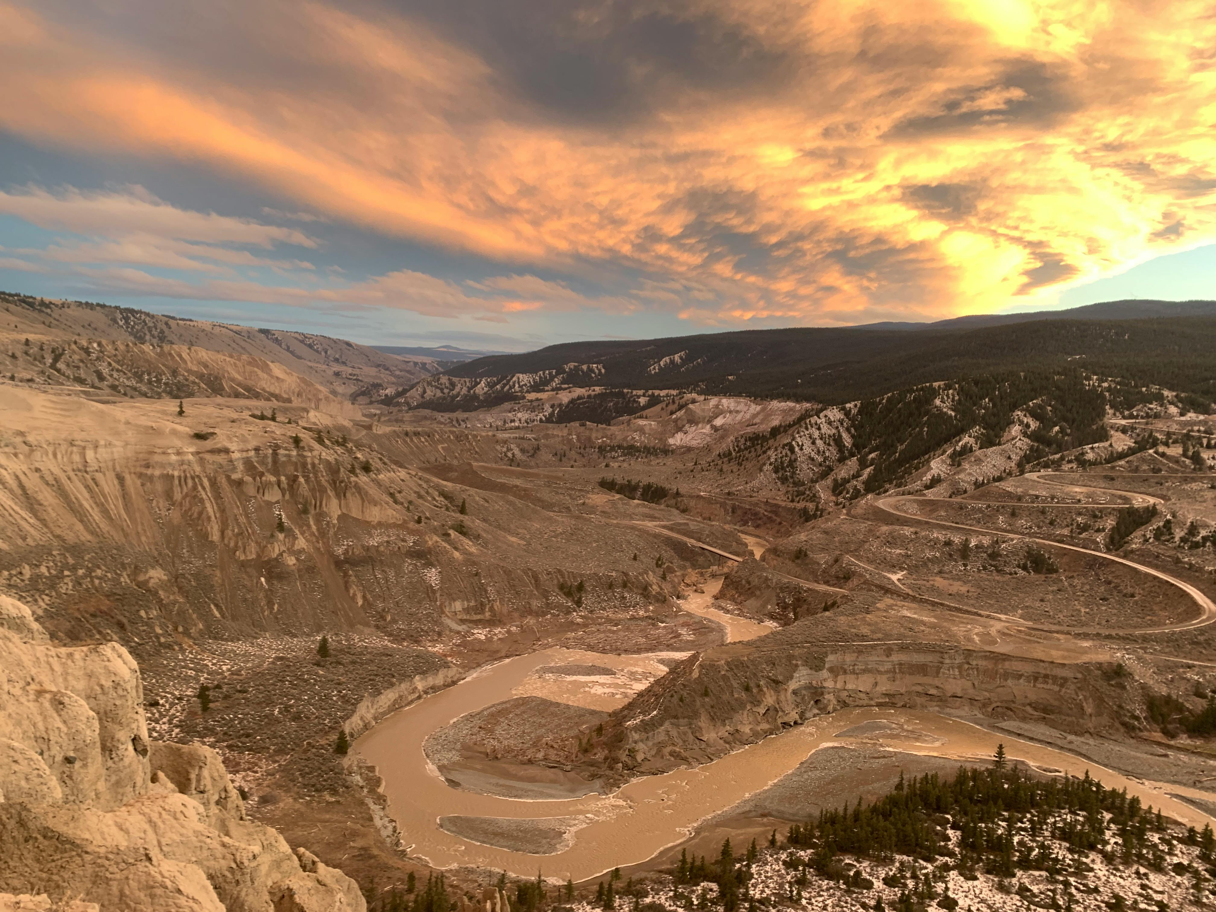 Vista Panorâmica Do Rio Fraser Ao Pôr Do Sol Na Colúmbia Britânica · Foto profissional gratuita