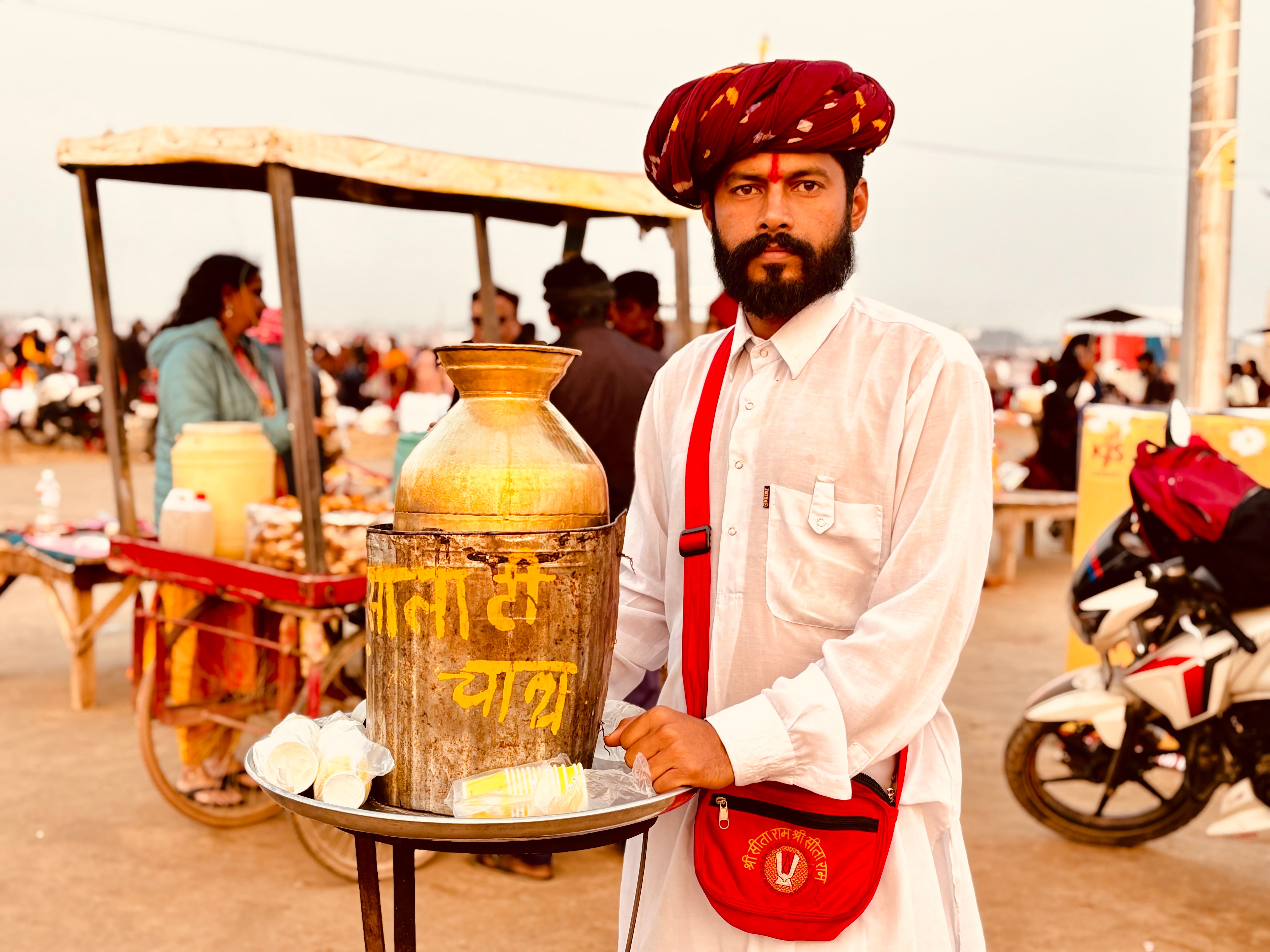 Street Vendor in Traditional Attire at Prayagraj · Free Stock Photo