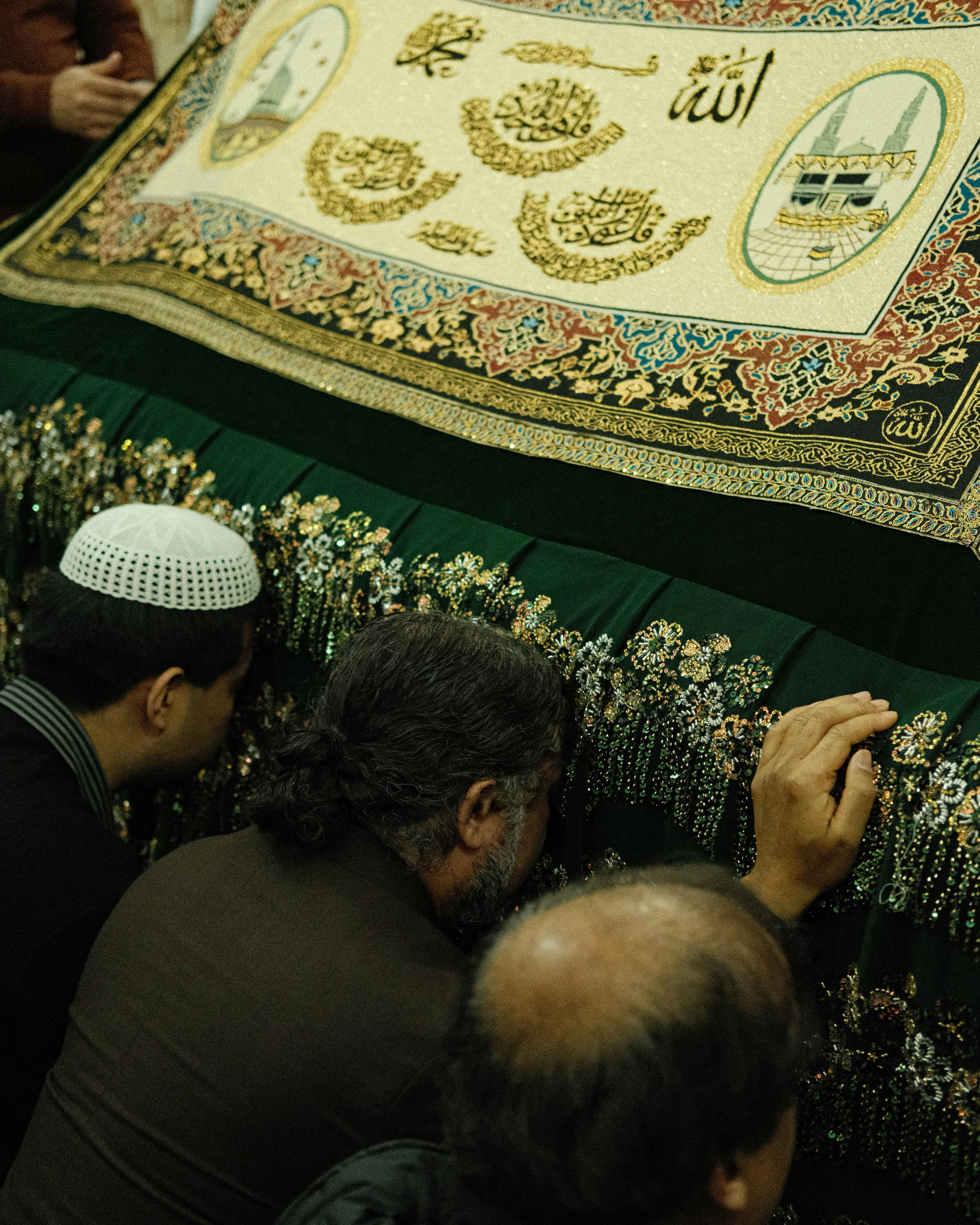 Muslim Go To Masque Man Photos, Download The BEST Free Muslim Go To ...