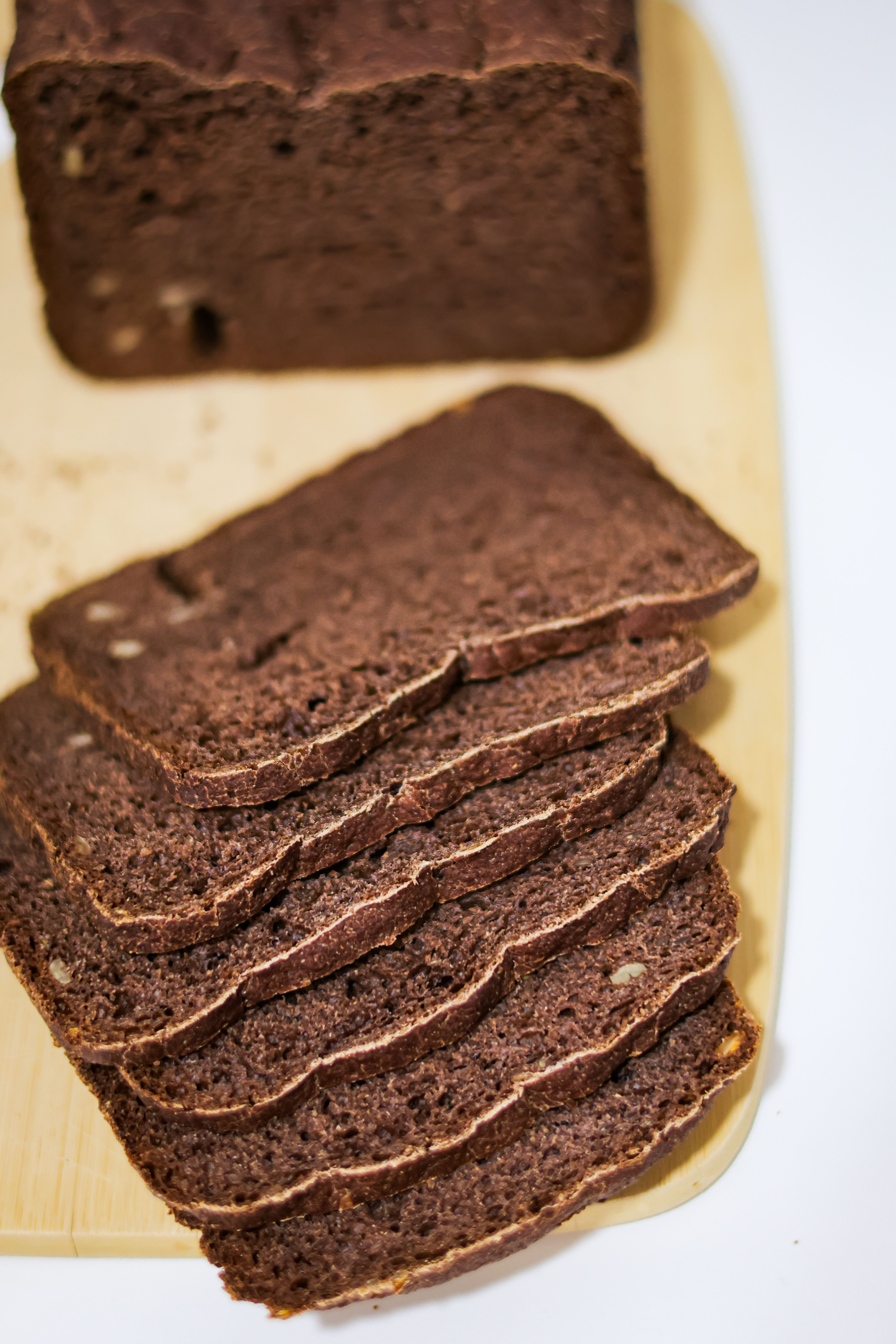Primer Plano De Pan De Chocolate Casero Cortado En Rodajas · Foto de ...