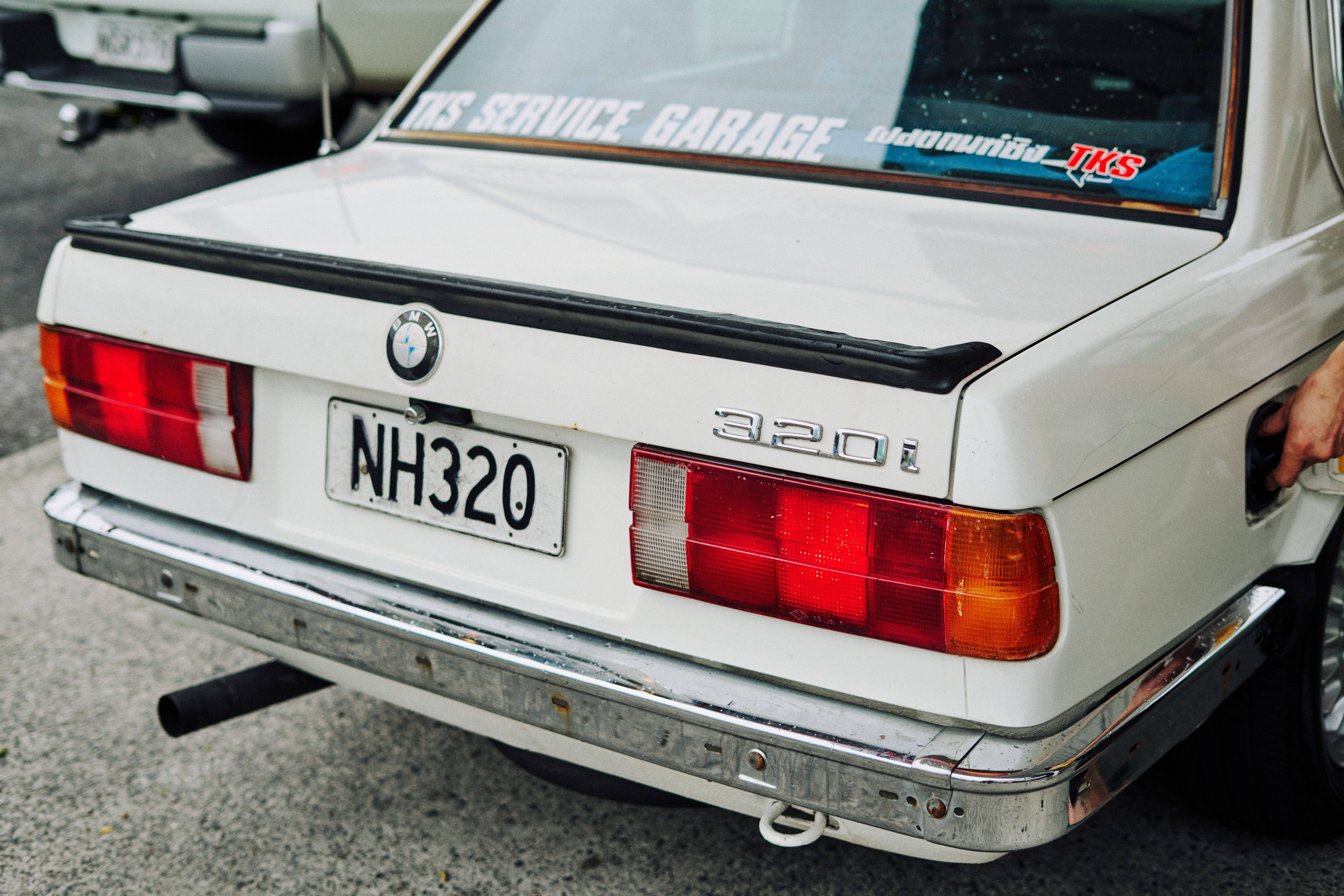 Vintage BMW 320i Car with Custom Modifications · Free Stock Photo