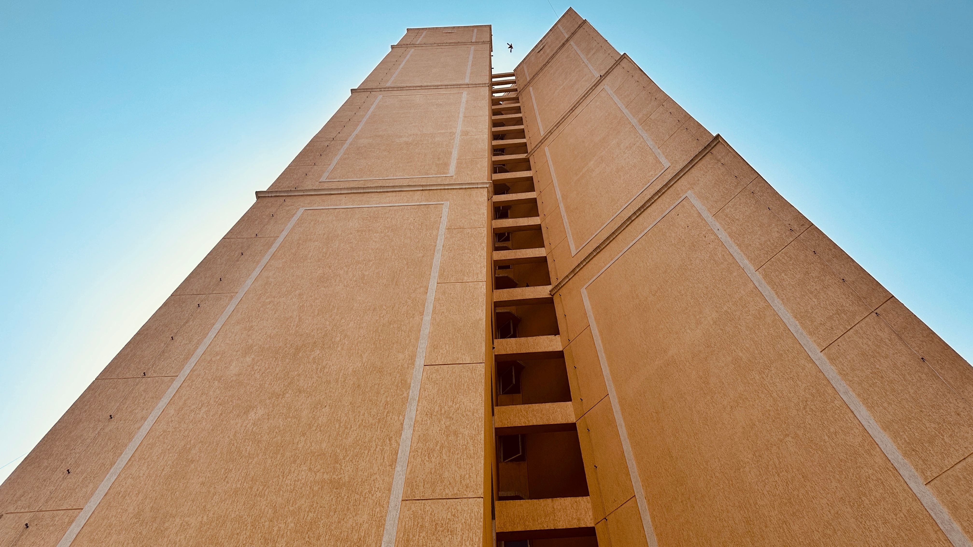 Perspective View of a Tall Urban Building · Free Stock Photo