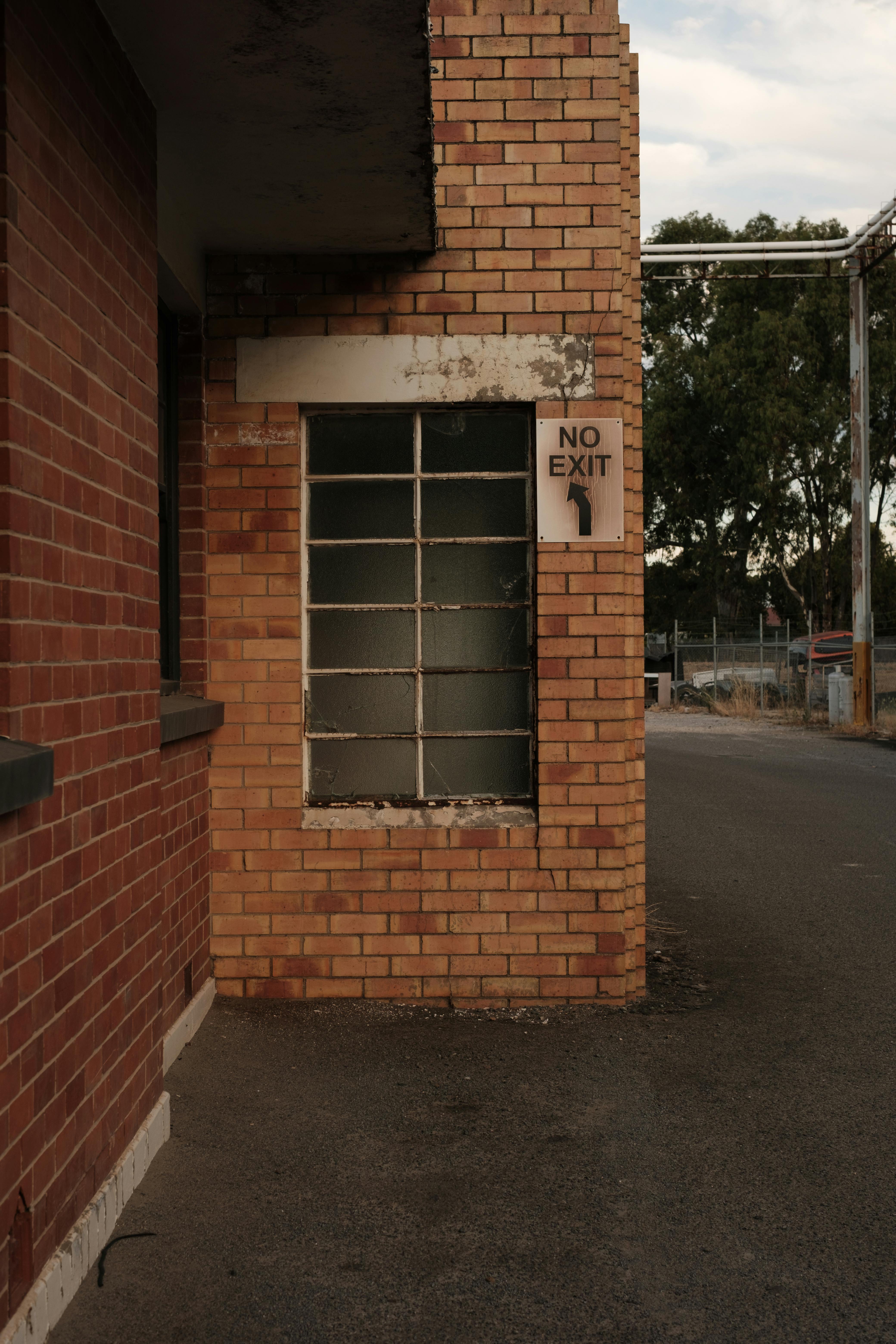 Urban Alley with Brick Wall and No Exit Sign · Free Stock Photo