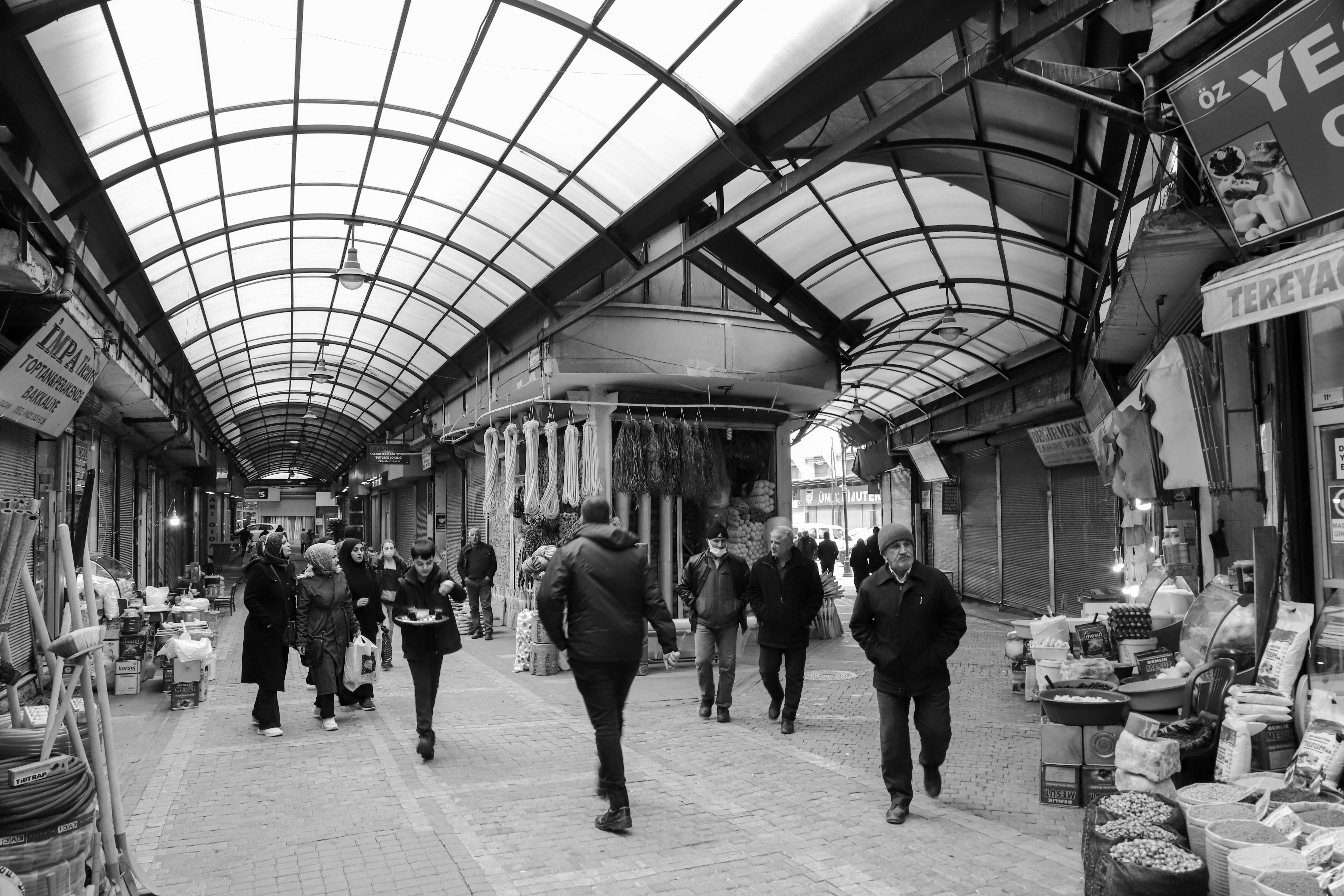 Black and White Market Scene in Malatya · Free Stock Photo