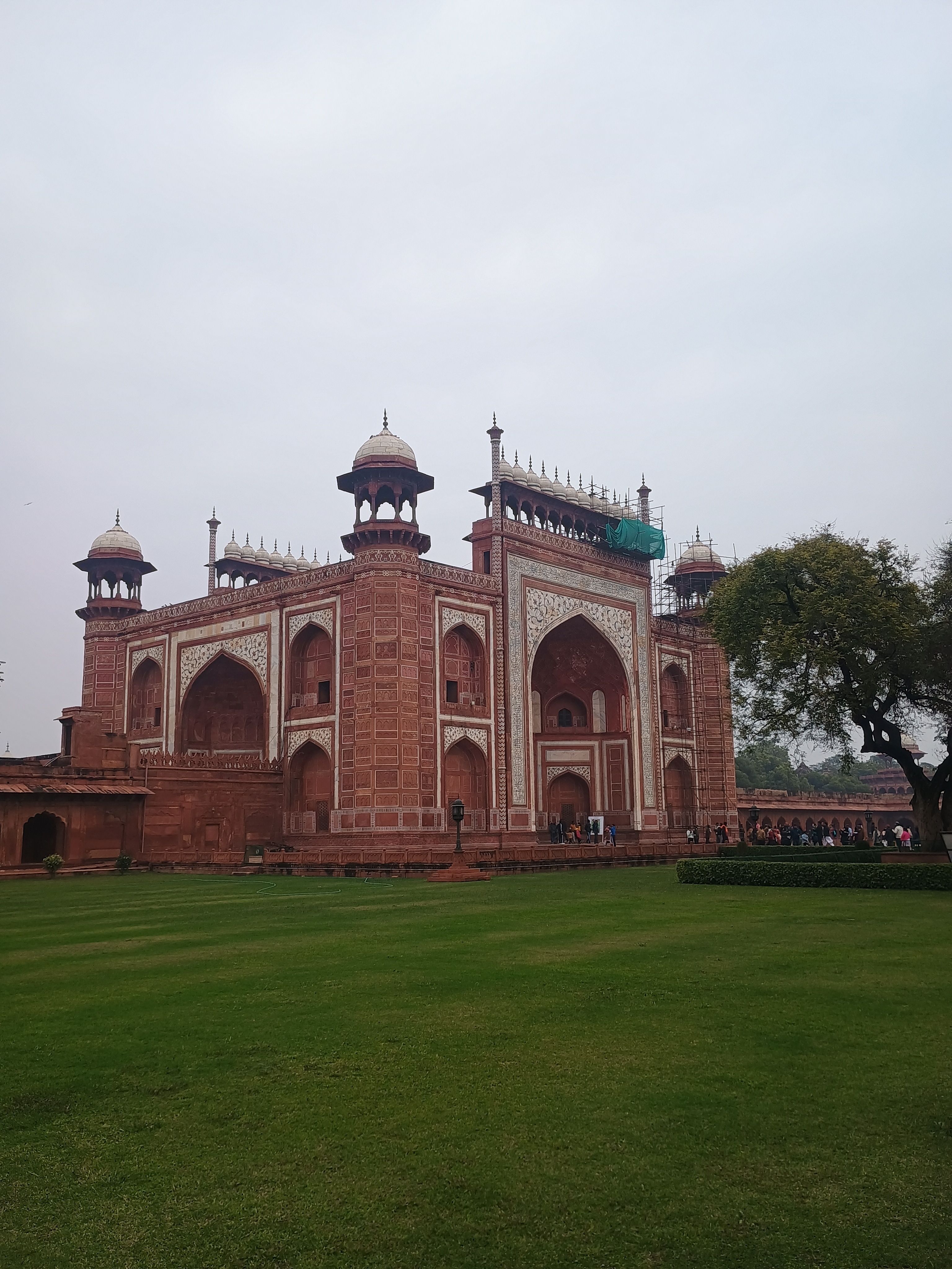 Red Fort Gate at Taj Mahal on Overcast Day · Free Stock Photo
