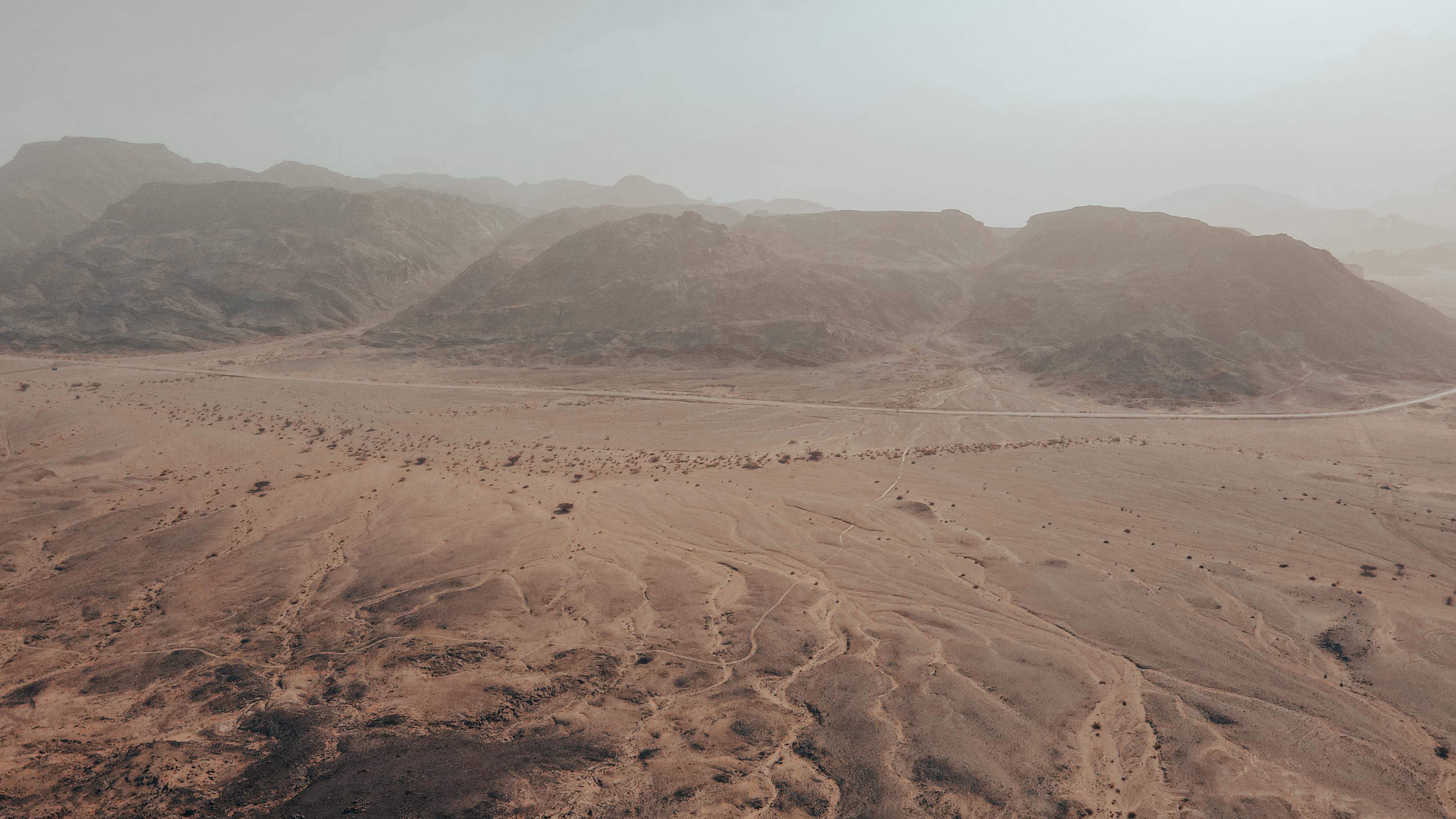 Vista Aérea Del Paisaje árido Del Desierto De Israel · Foto de stock gratuita