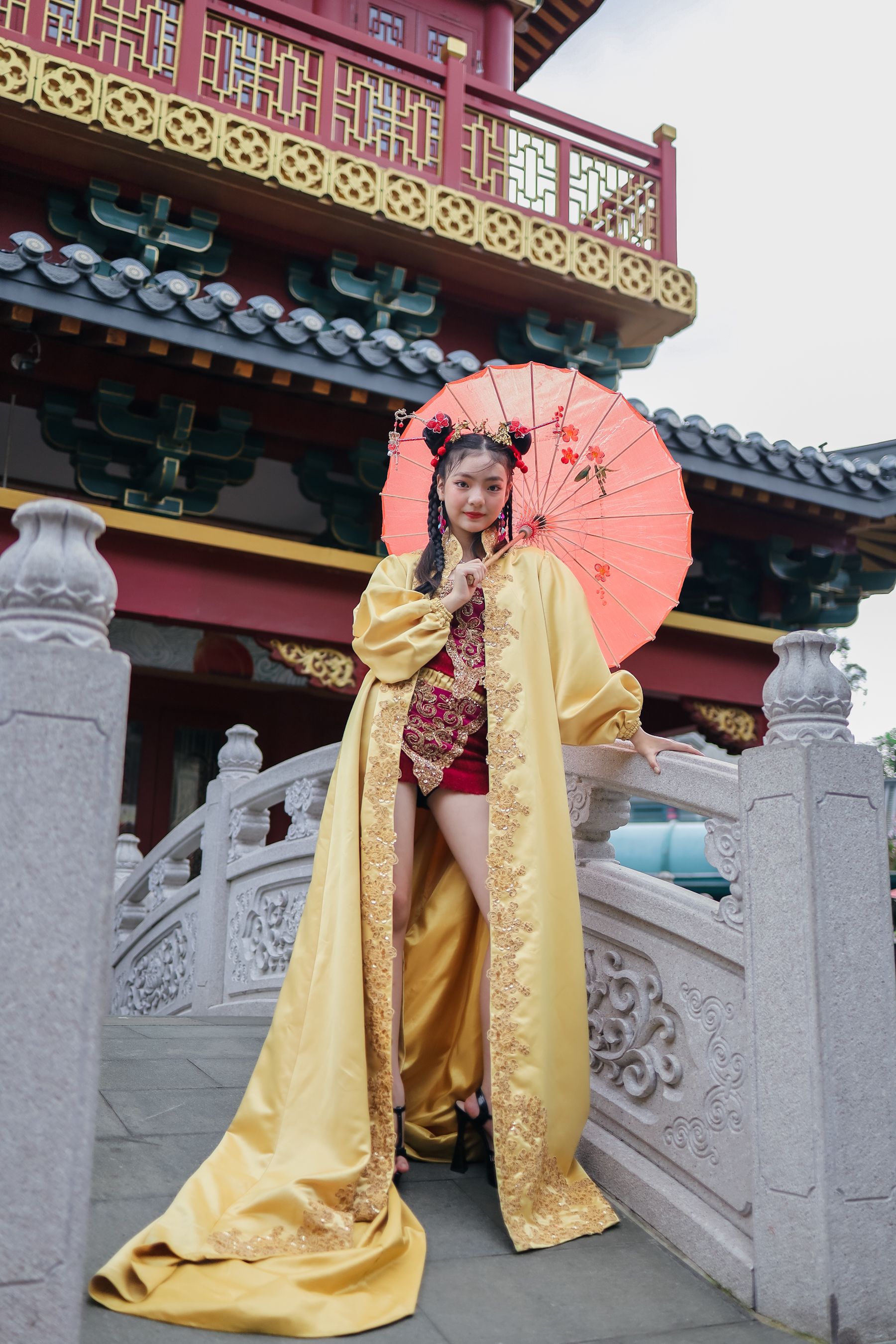 Traditional Asian Dress in Jakarta Temple Setting · Free Stock Photo