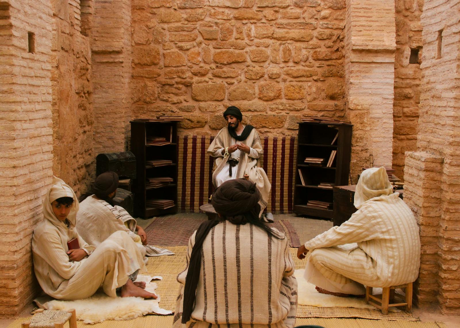 Students Group Discussion Photos, Download The BEST Free Students Group ...