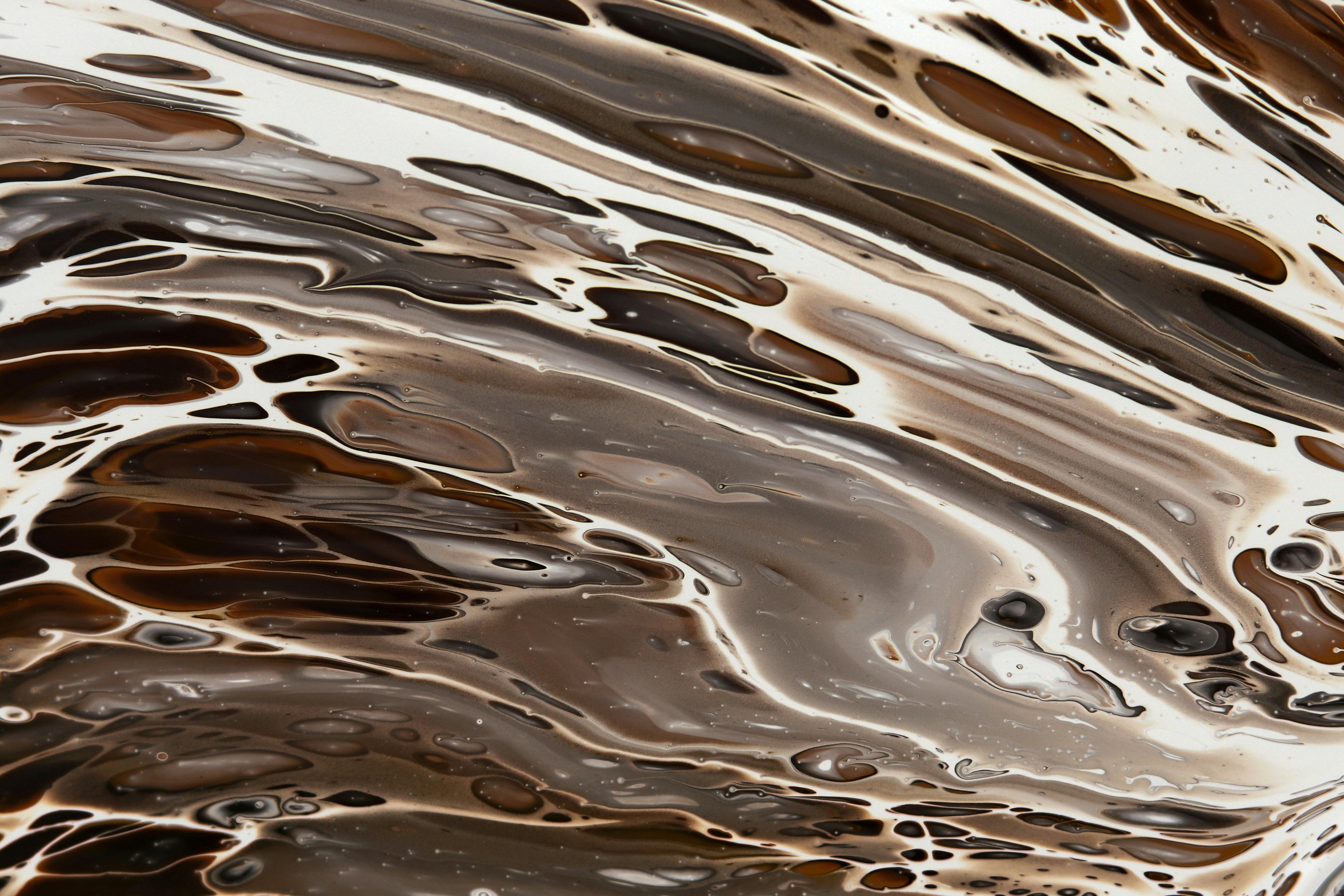 Abstract Swirling Brown and White Liquid Pattern · Free Stock Photo