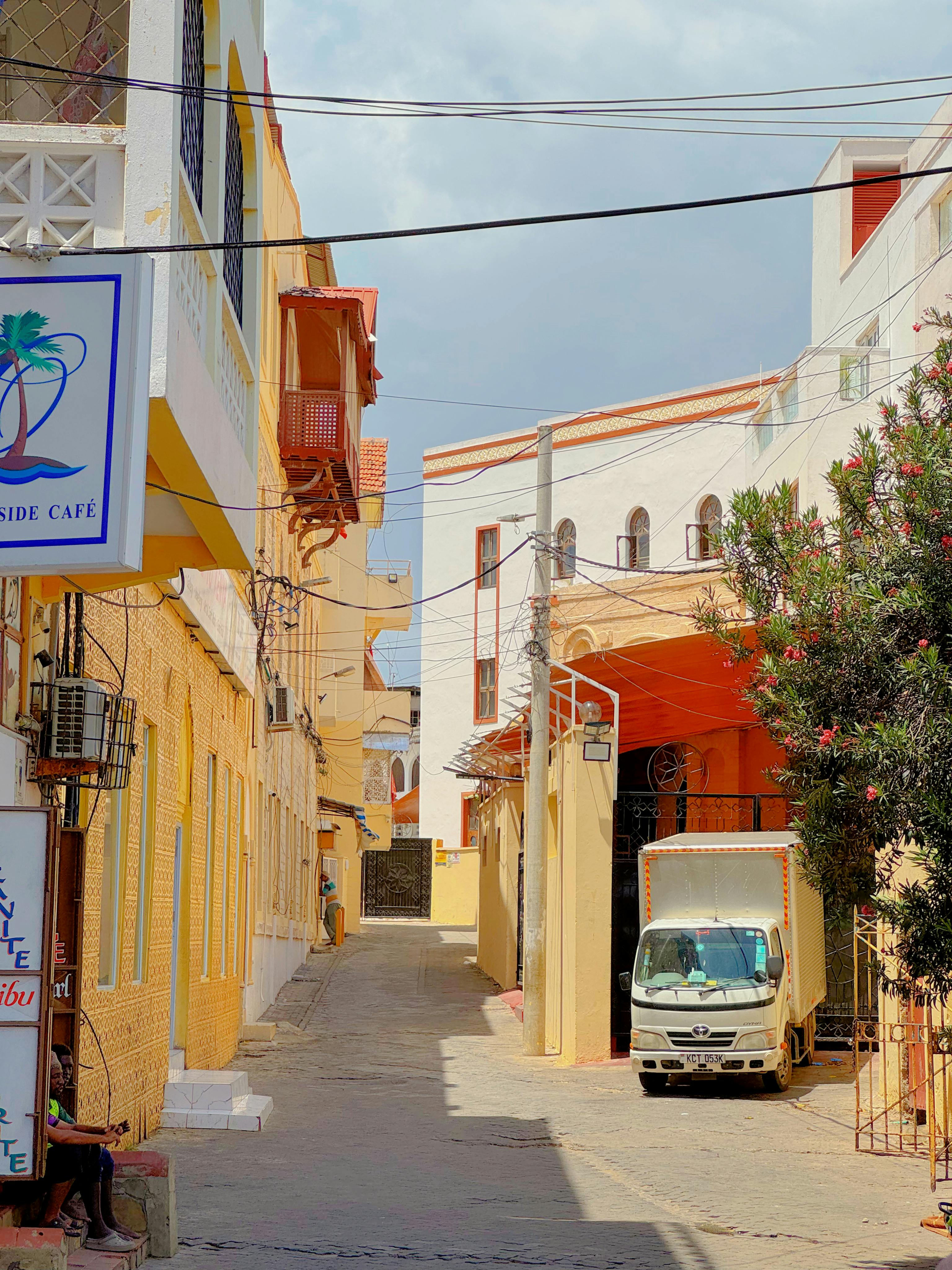 Charming Mediterranean Street Scene in Daylight · Free Stock Photo