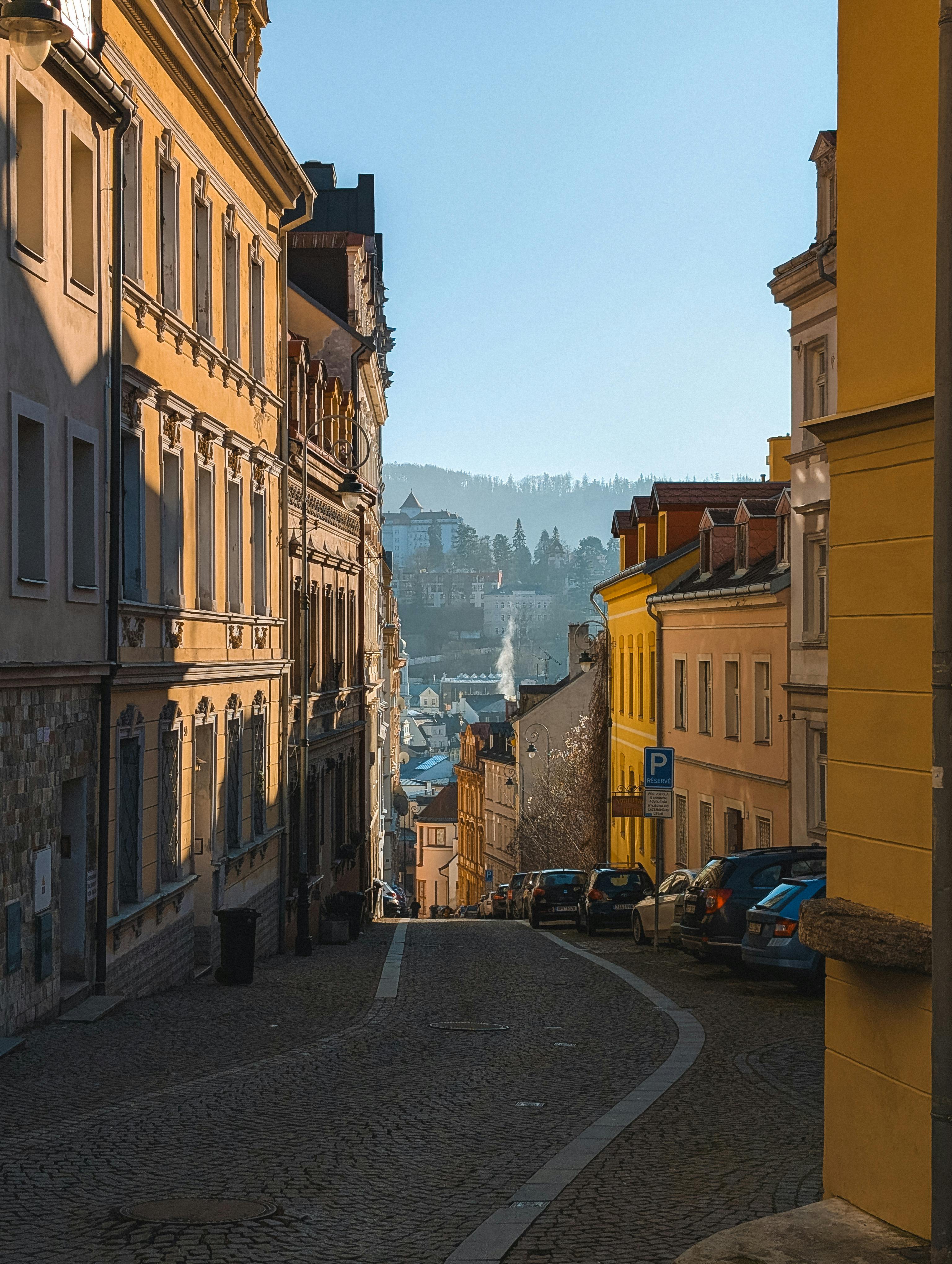 Picturesque European Street View in Morning Light · Free Stock Photo