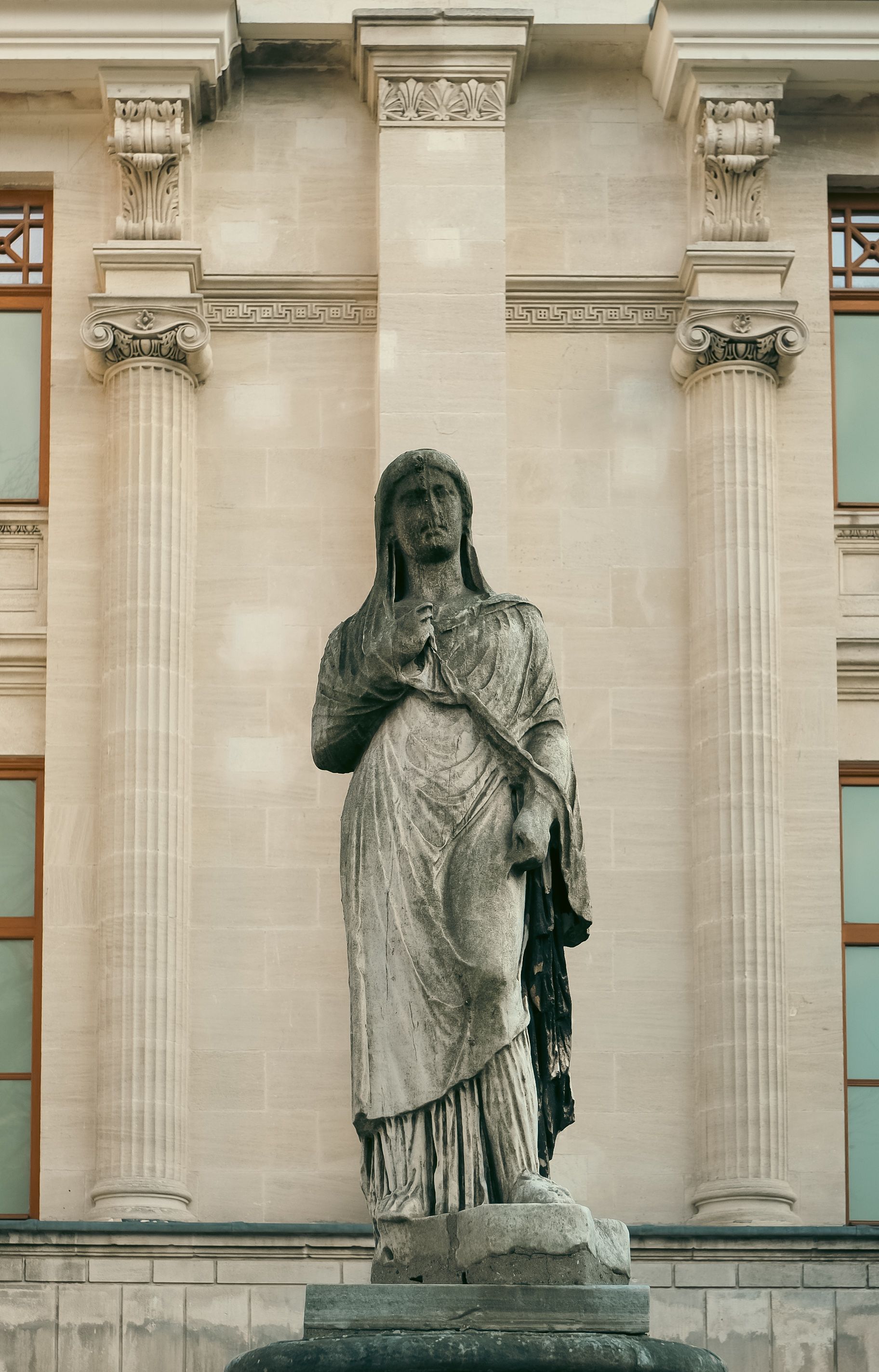 Monument in Front of Museum in Park · Free Stock Photo