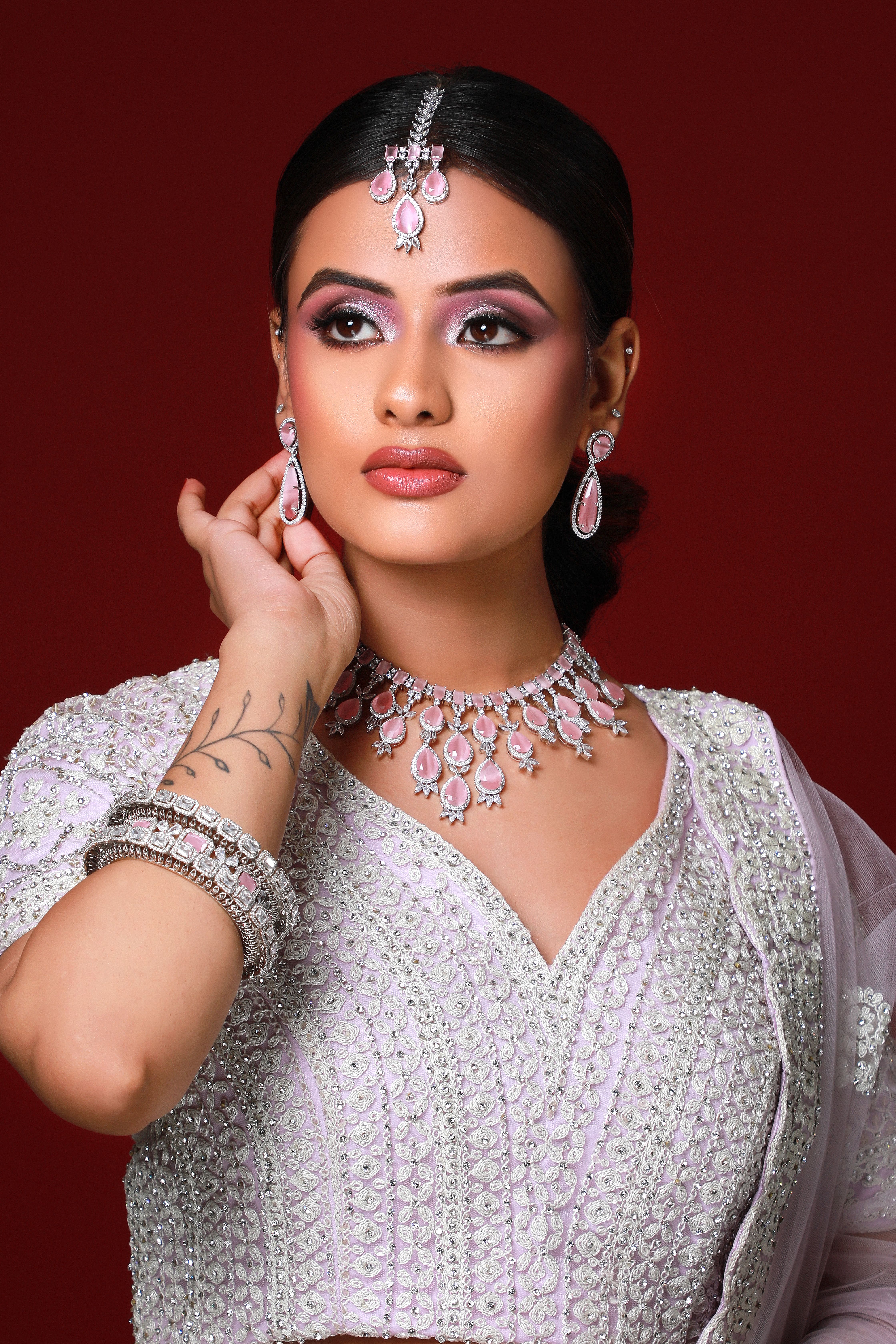 Elegant Bridal Glam Look in Indian Traditional Attire · Free Stock Photo
