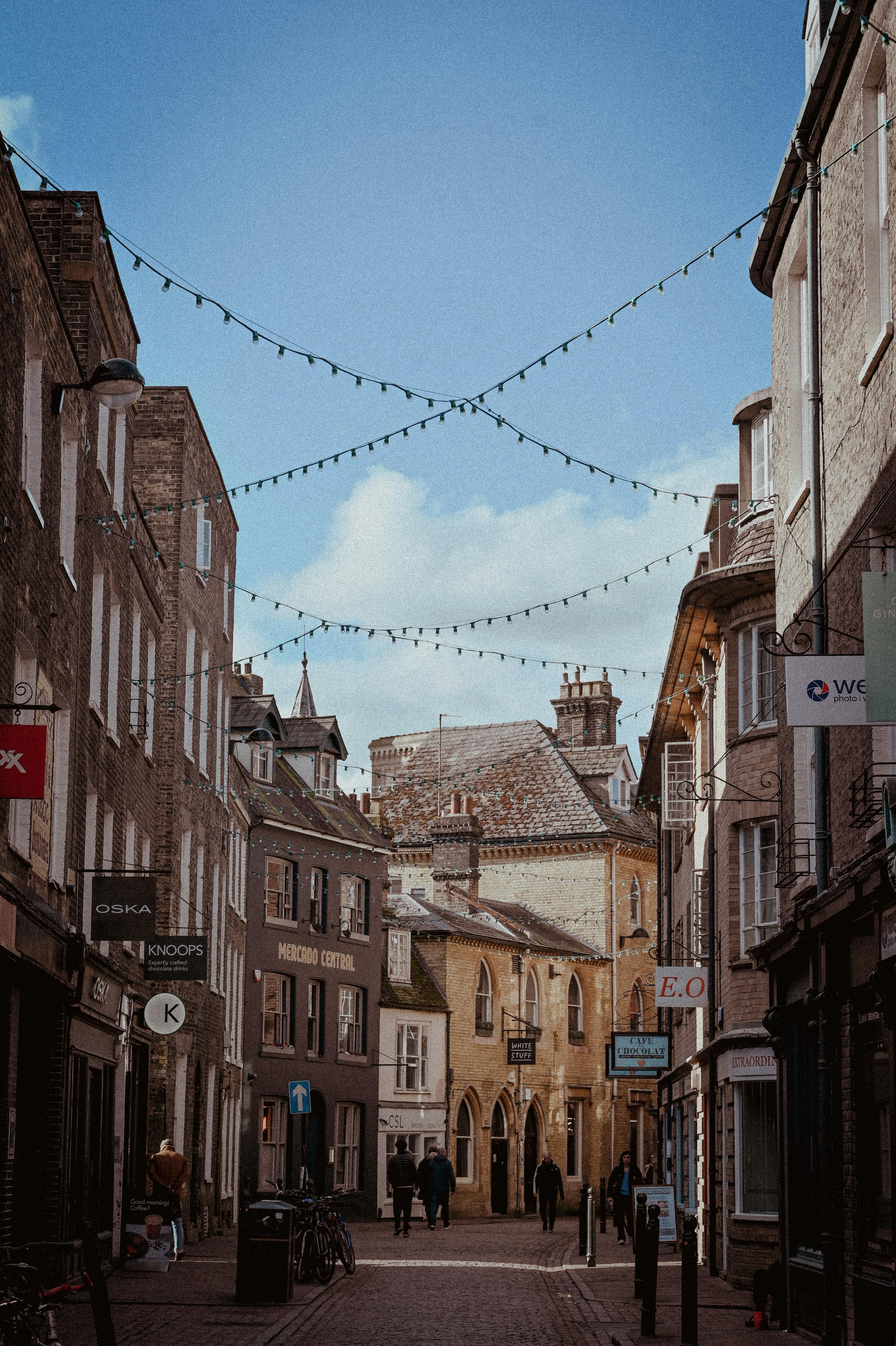 Charming European Alley with Historic Architecture · Free Stock Photo
