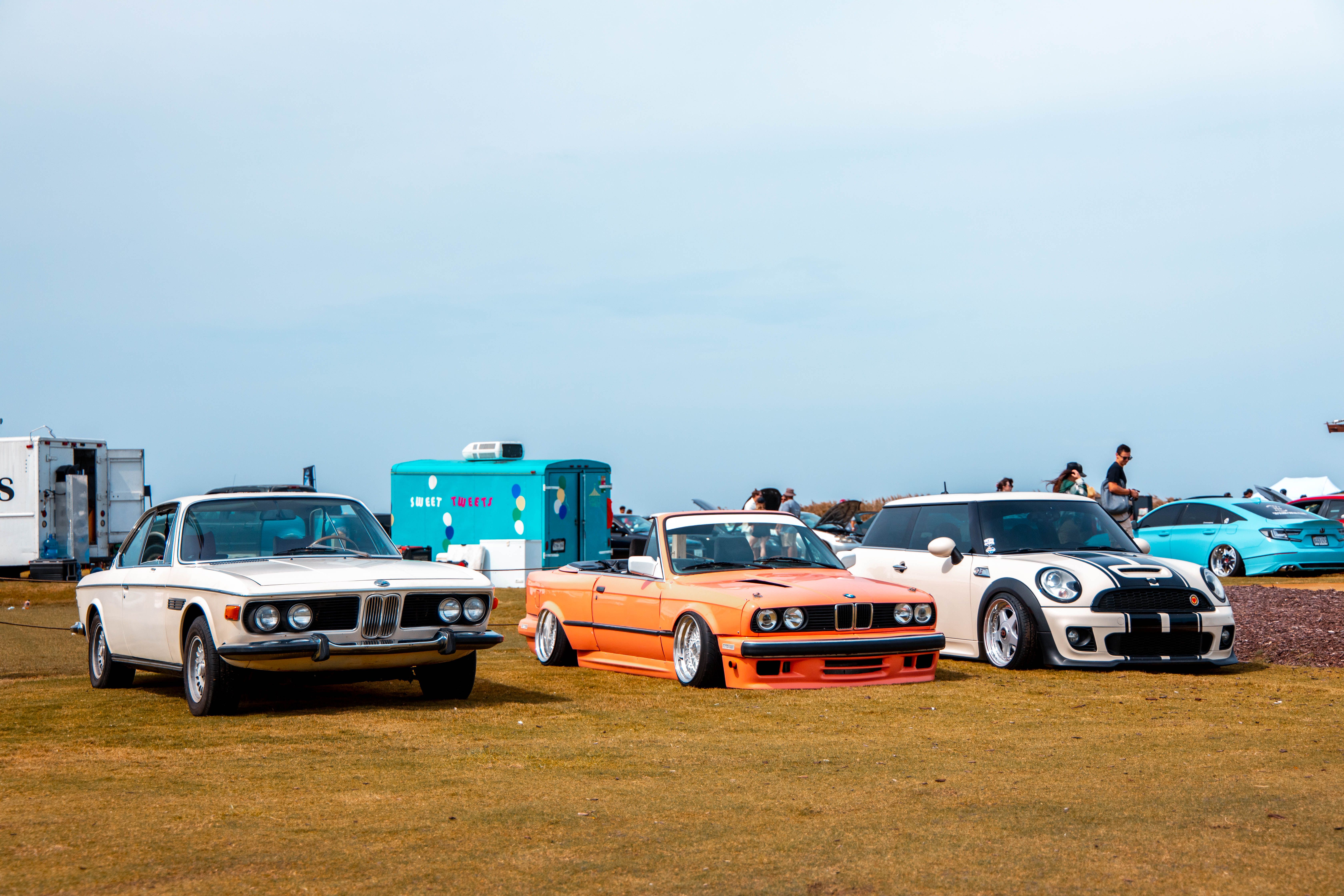 класичні та сучасні автомобілі на Outdoor Car Show · Безкоштовне ...