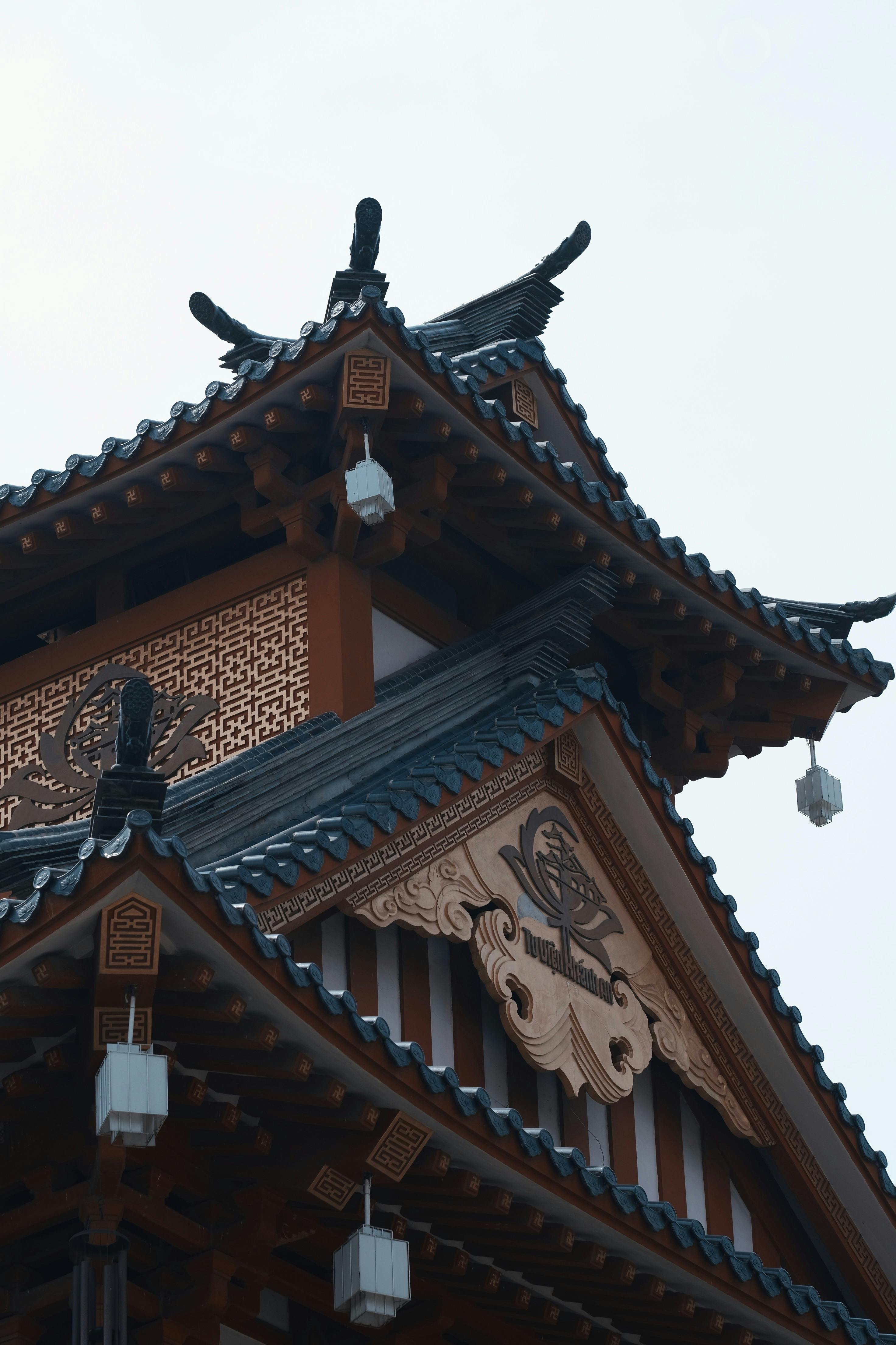 Arsitektur Atap Kuil Tradisional Jepang Close Up · Foto Stok Gratis