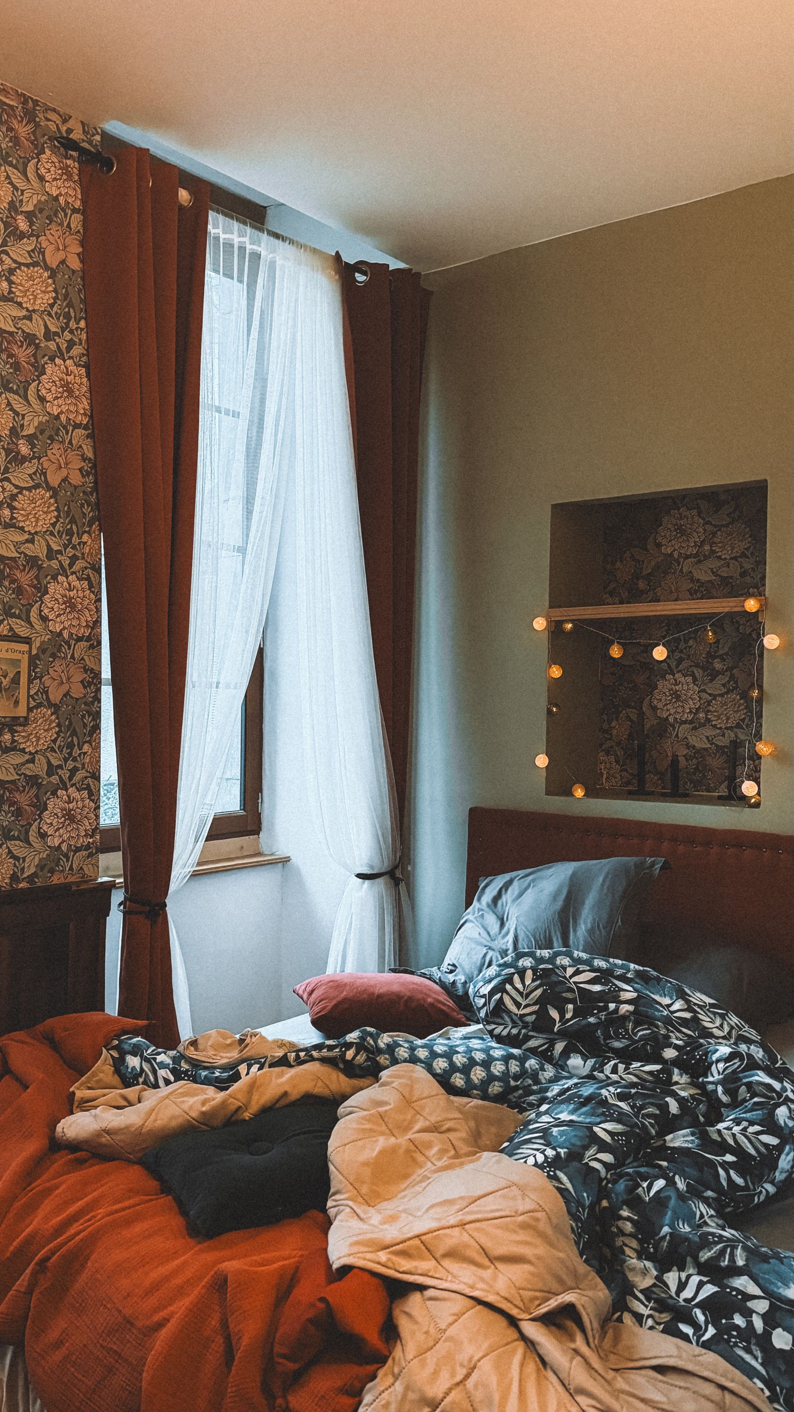 Messy Bedroom Photos, Download The BEST Free Messy Bedroom Stock Photos ...