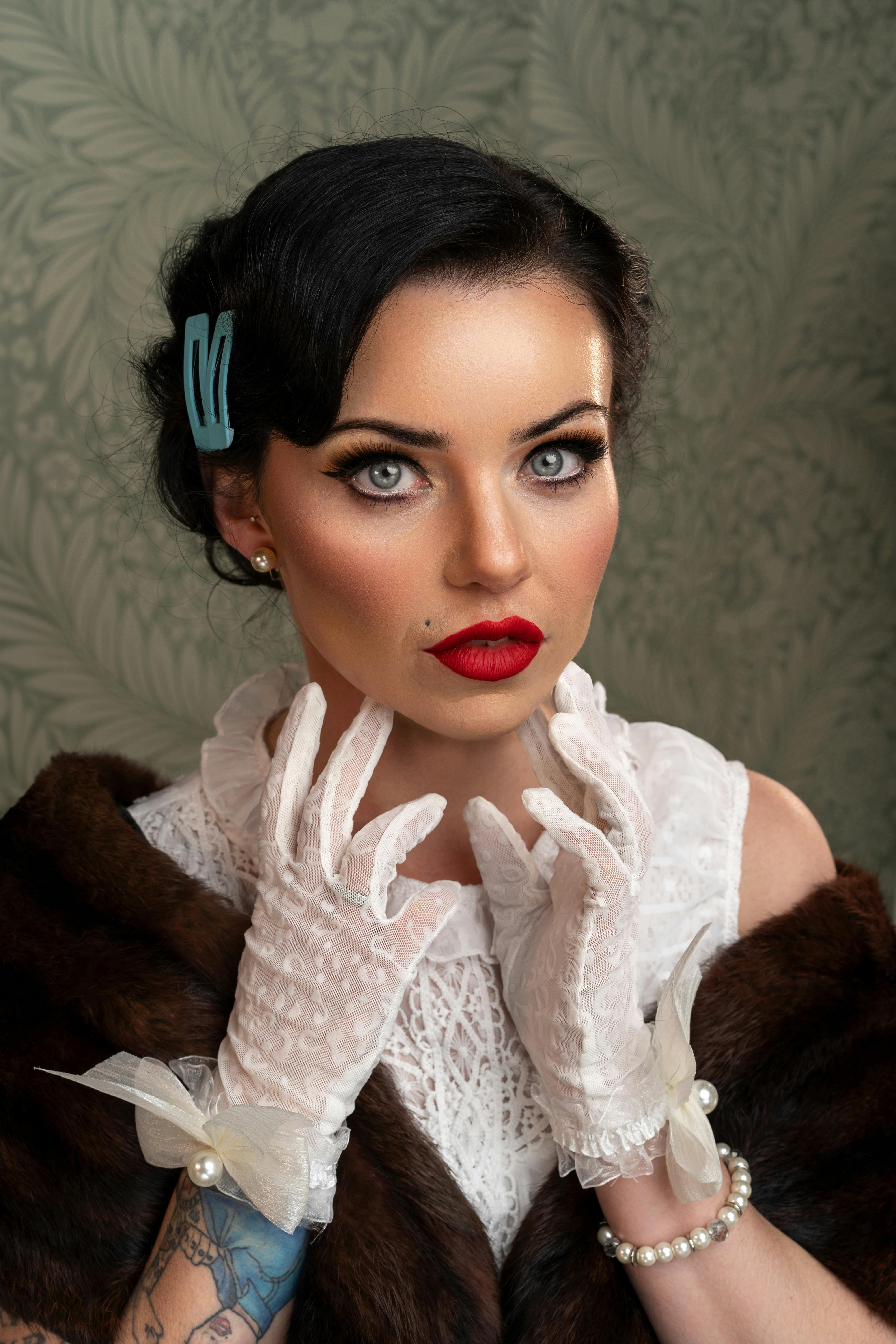 Vintage Glamour Portrait in Manchester Setting · Free Stock Photo