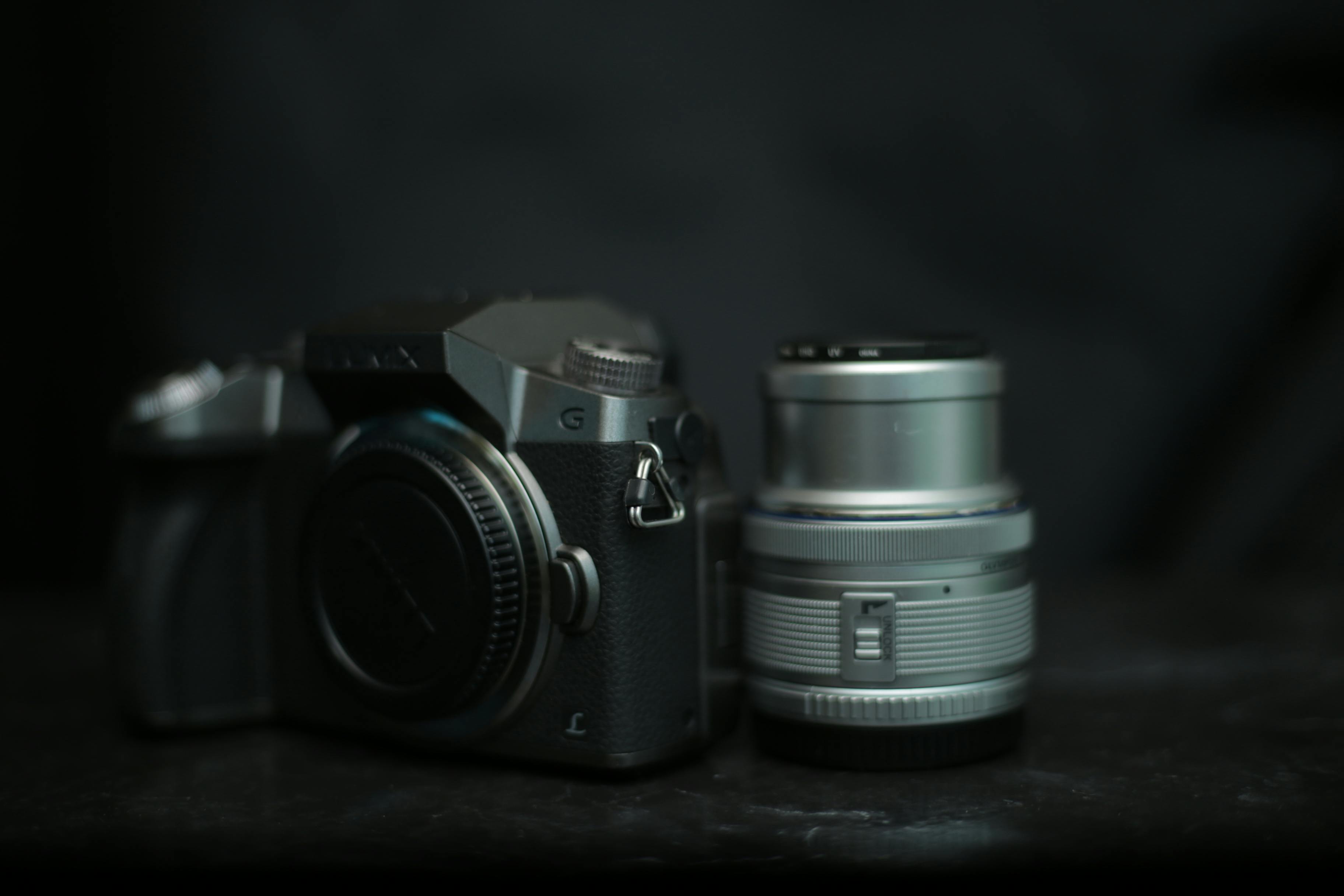 Compact Camera with Detachable Lens on Display · Free Stock Photo
