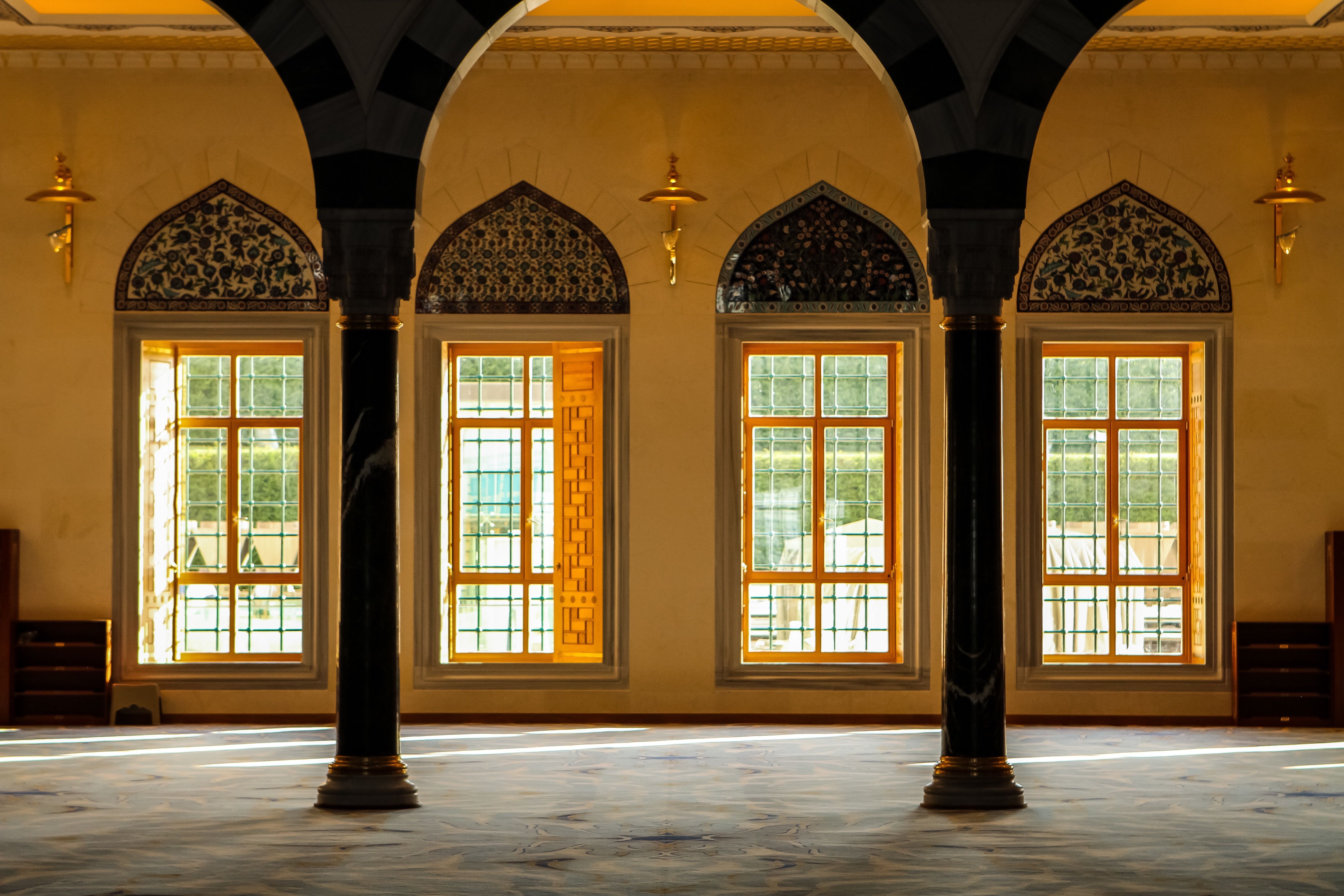 Elegant Interior of a Turkish Mosque in İstanbul · Free Stock Photo