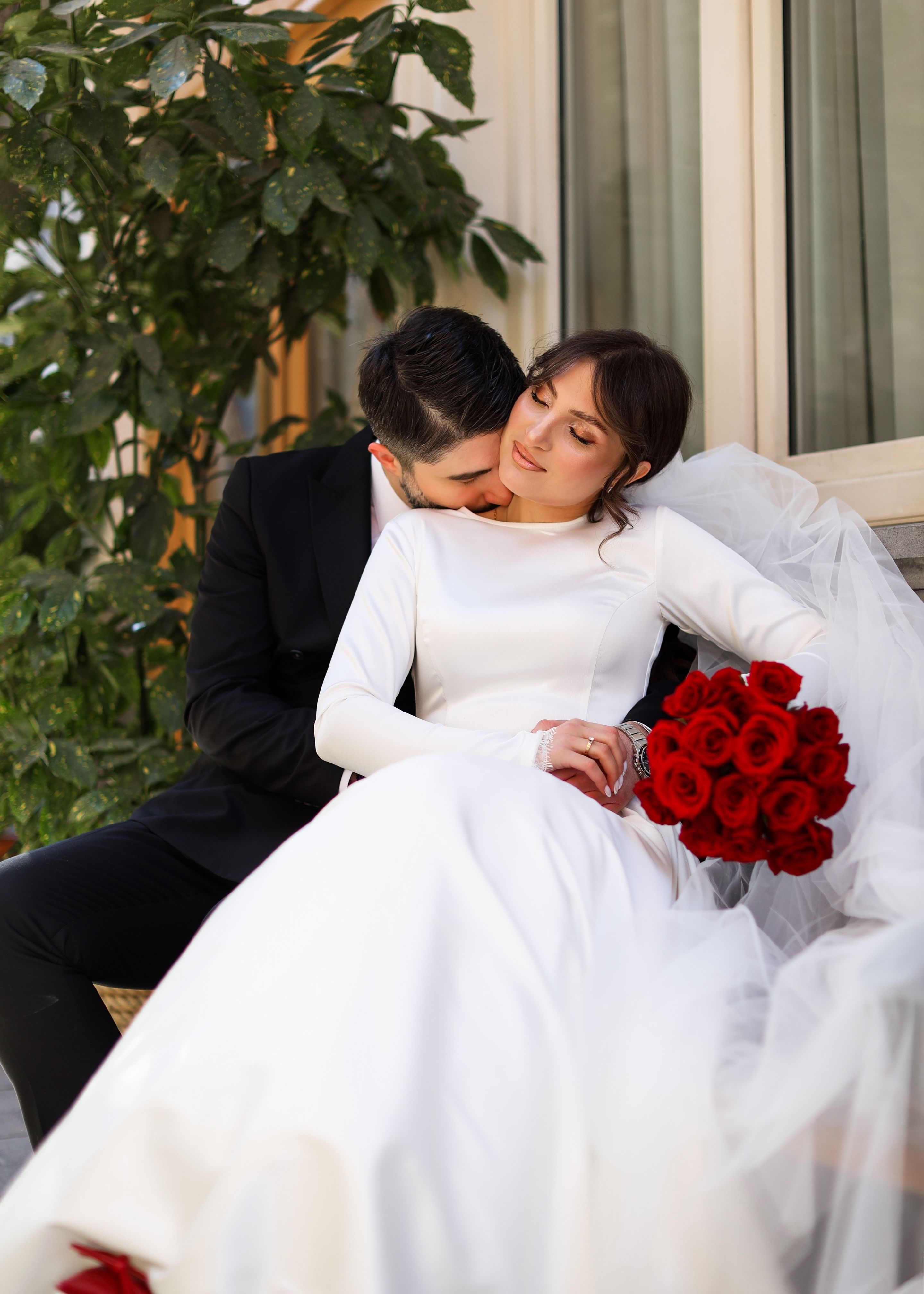 Romantic Wedding Couple with Red Roses · Free Stock Photo