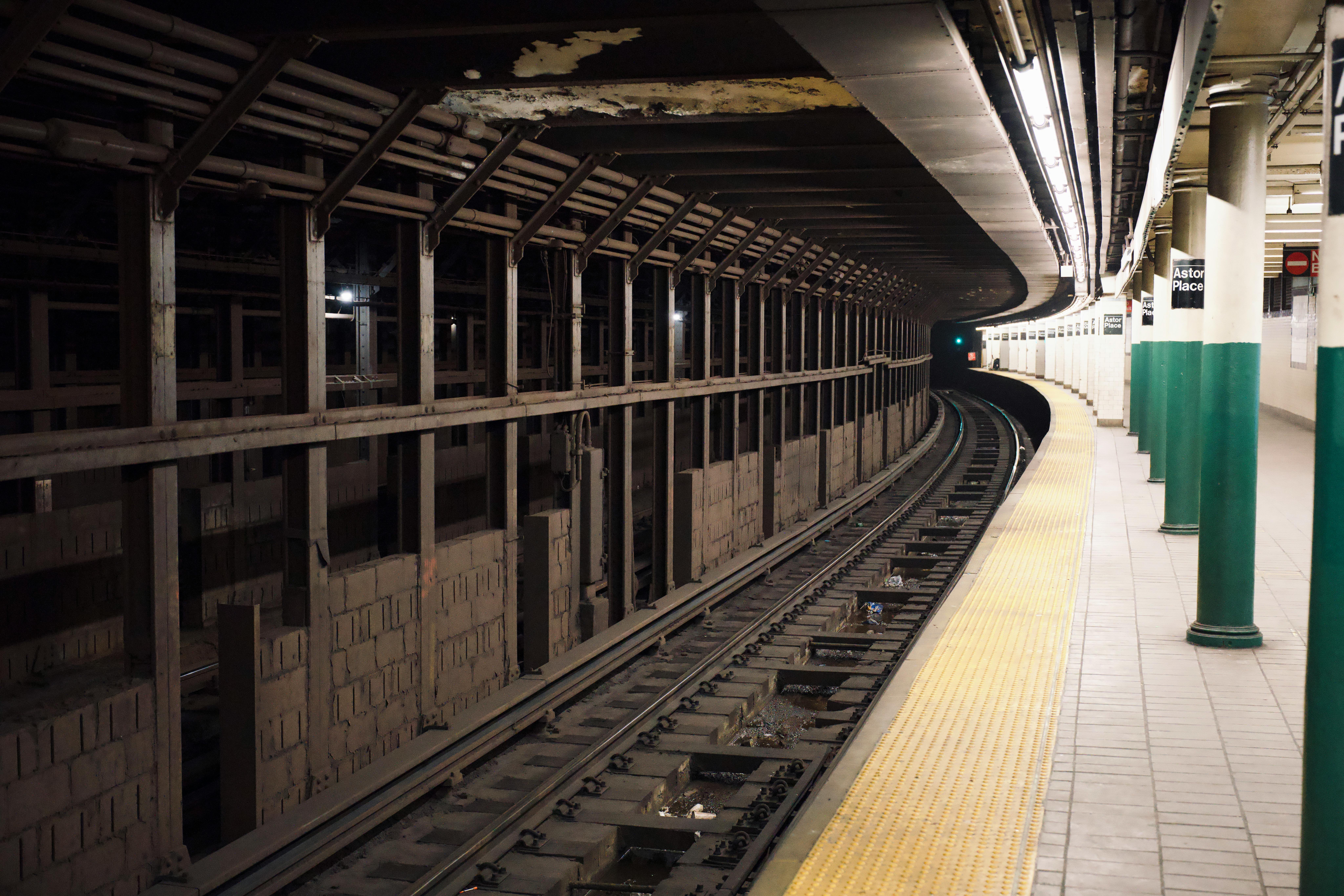 Empty Subway Platform with Curved Tracks · Free Stock Photo