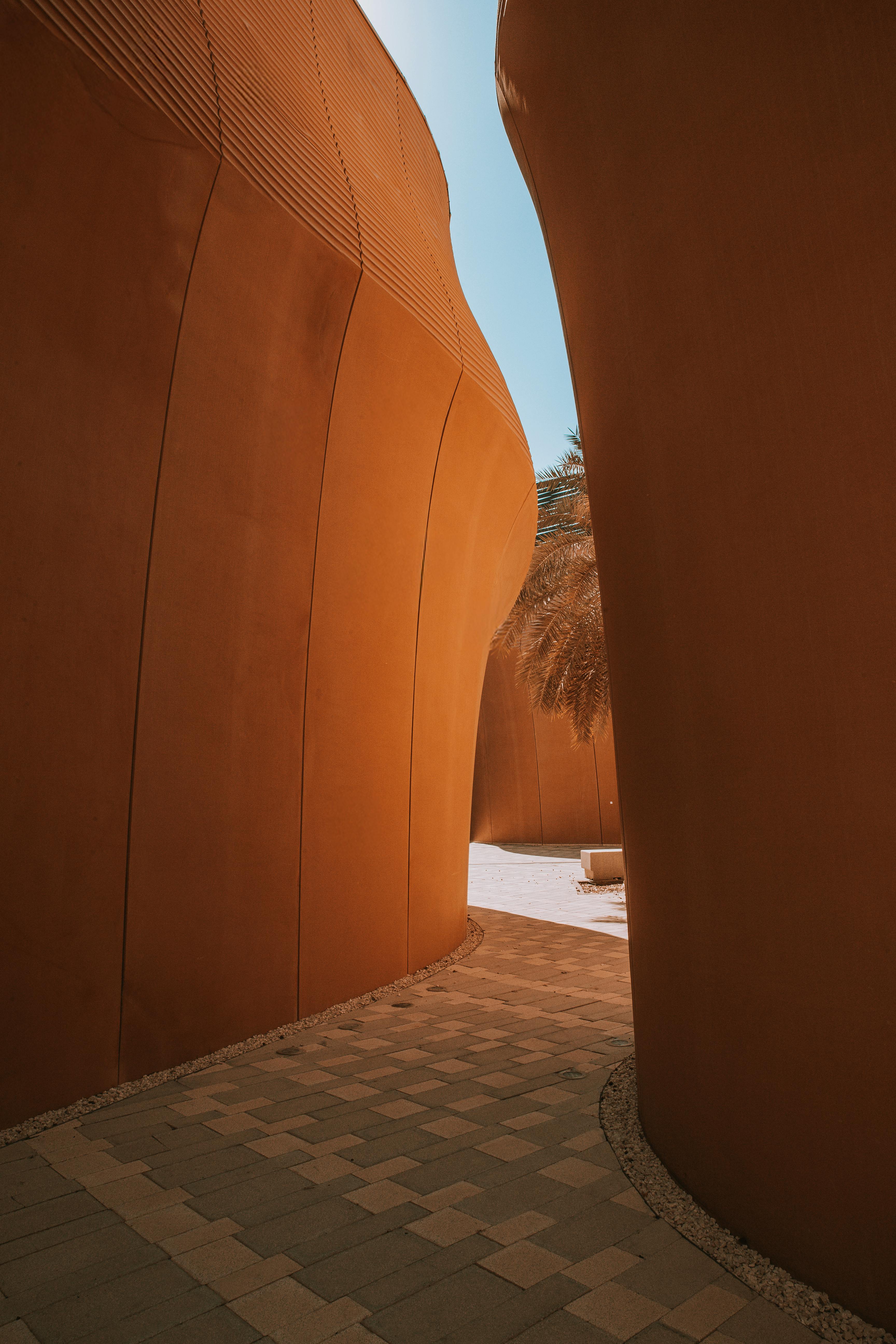 Modern Architectural Corridor in UAE · Free Stock Photo